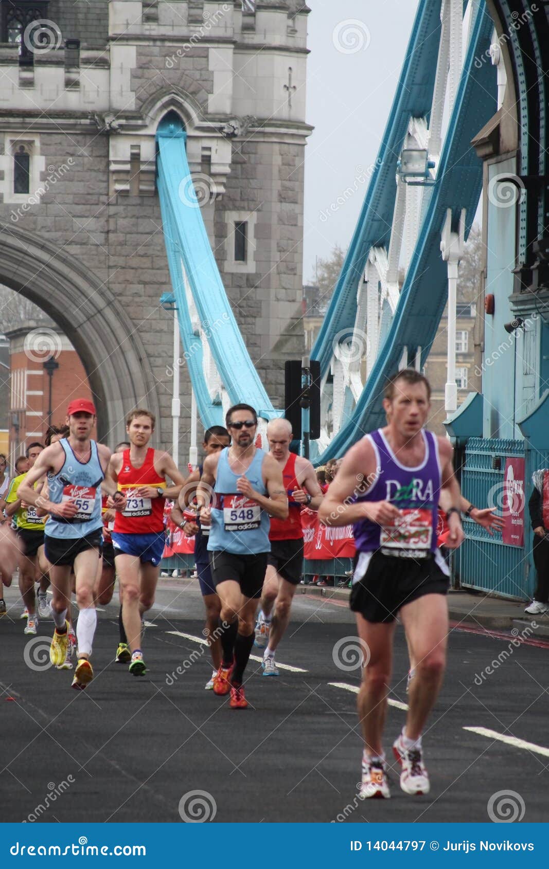 London marathon 2010. editorial photography. Image of supporters - 14044797