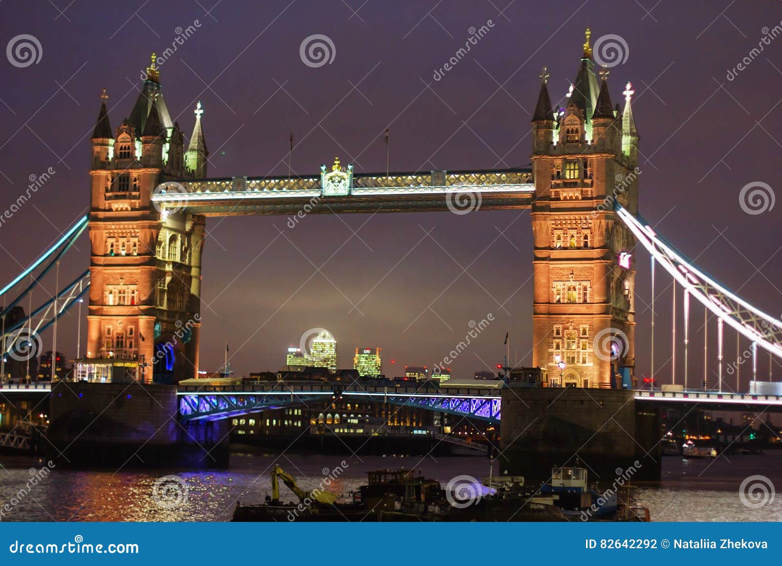 LONDON - NOVEMBER 14, 2016: Tower Bridge at Night Editorial Photography ...