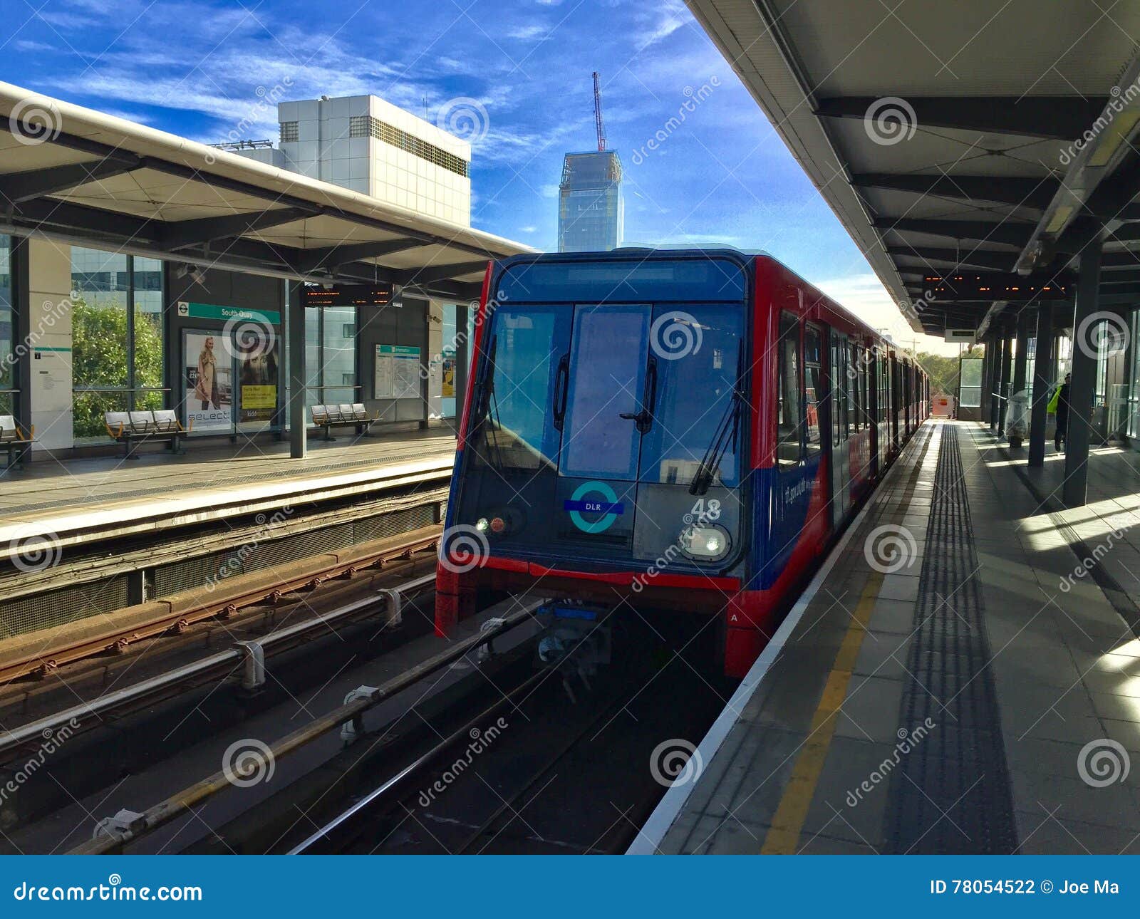 London Overground DLR editorial photography. Image of blue - 78054522