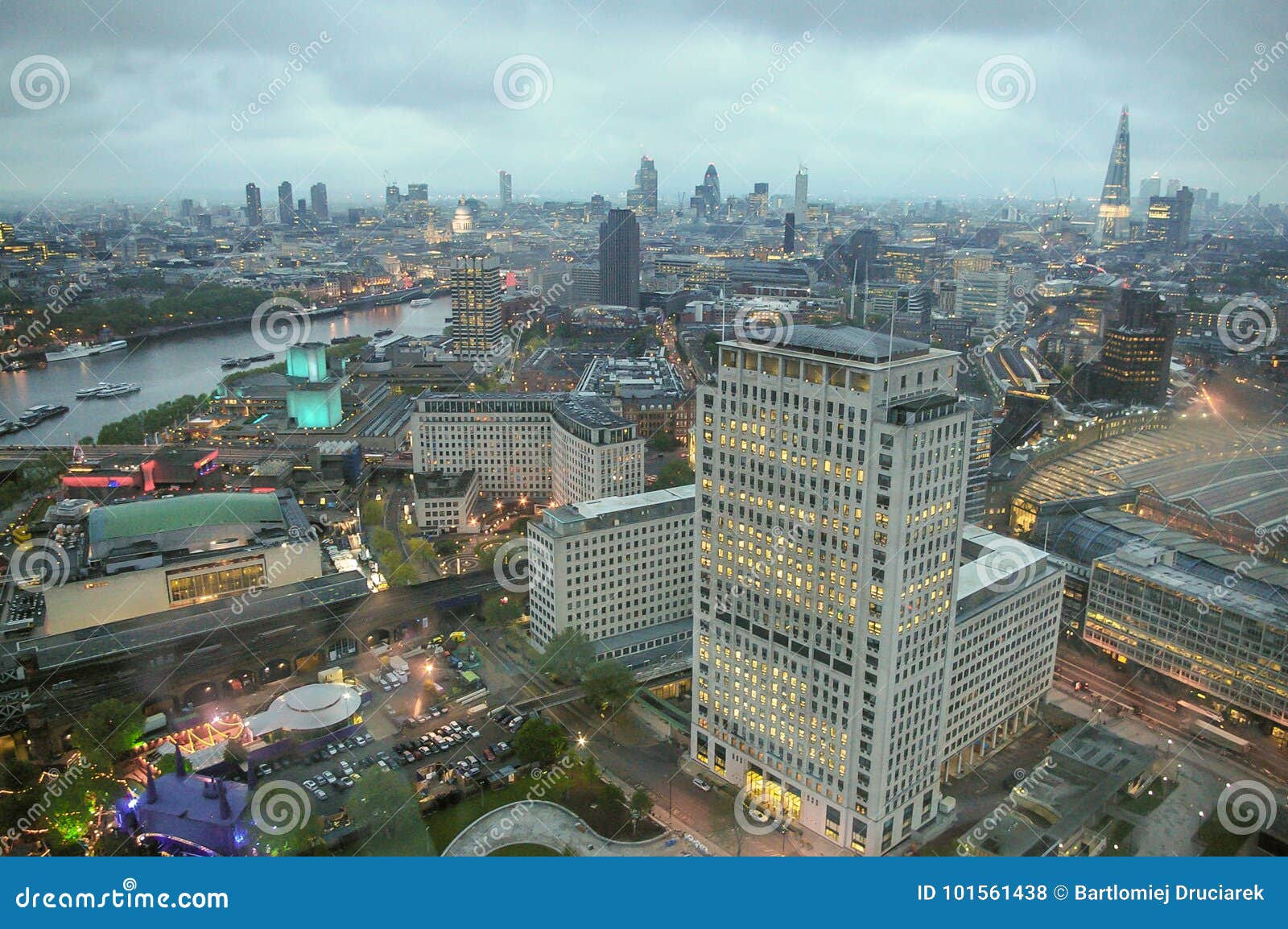 Panorama Londynu editorial stock photo. Image of street - 101561438