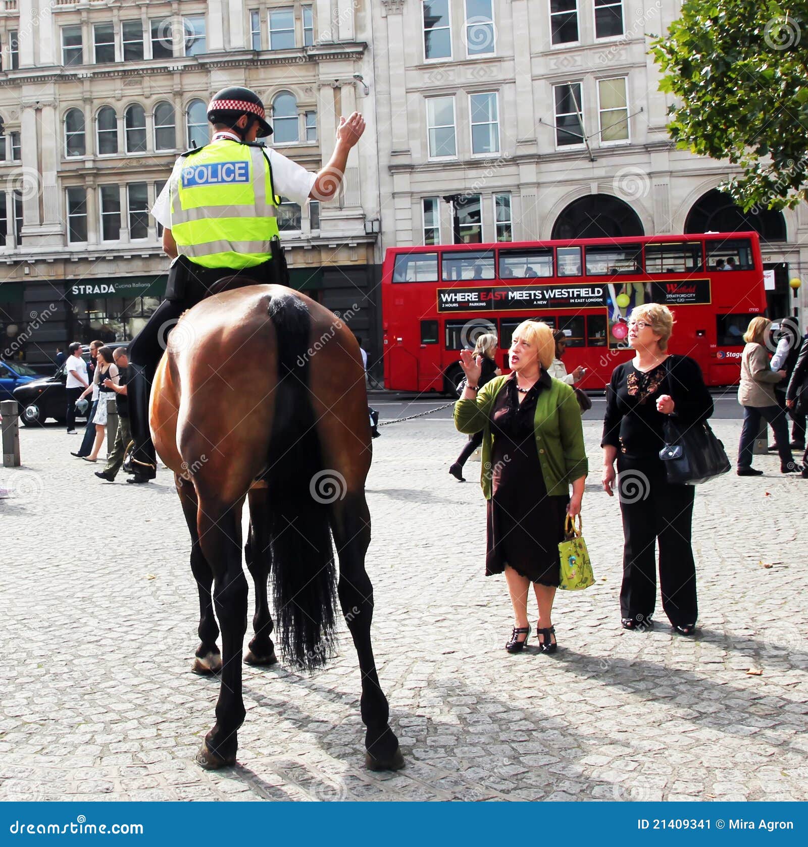 London Policeman editorial photo. Image of service, uniform - 21409341