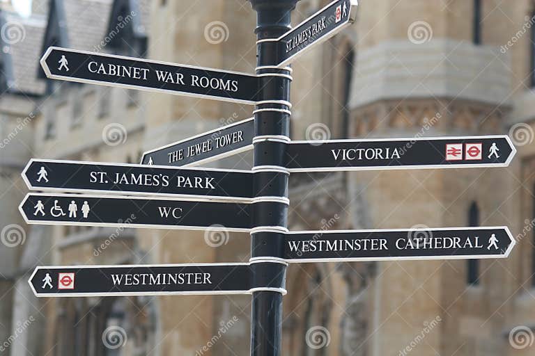 London Signs editorial photography. Image of tourism, pedestrian - 6582012