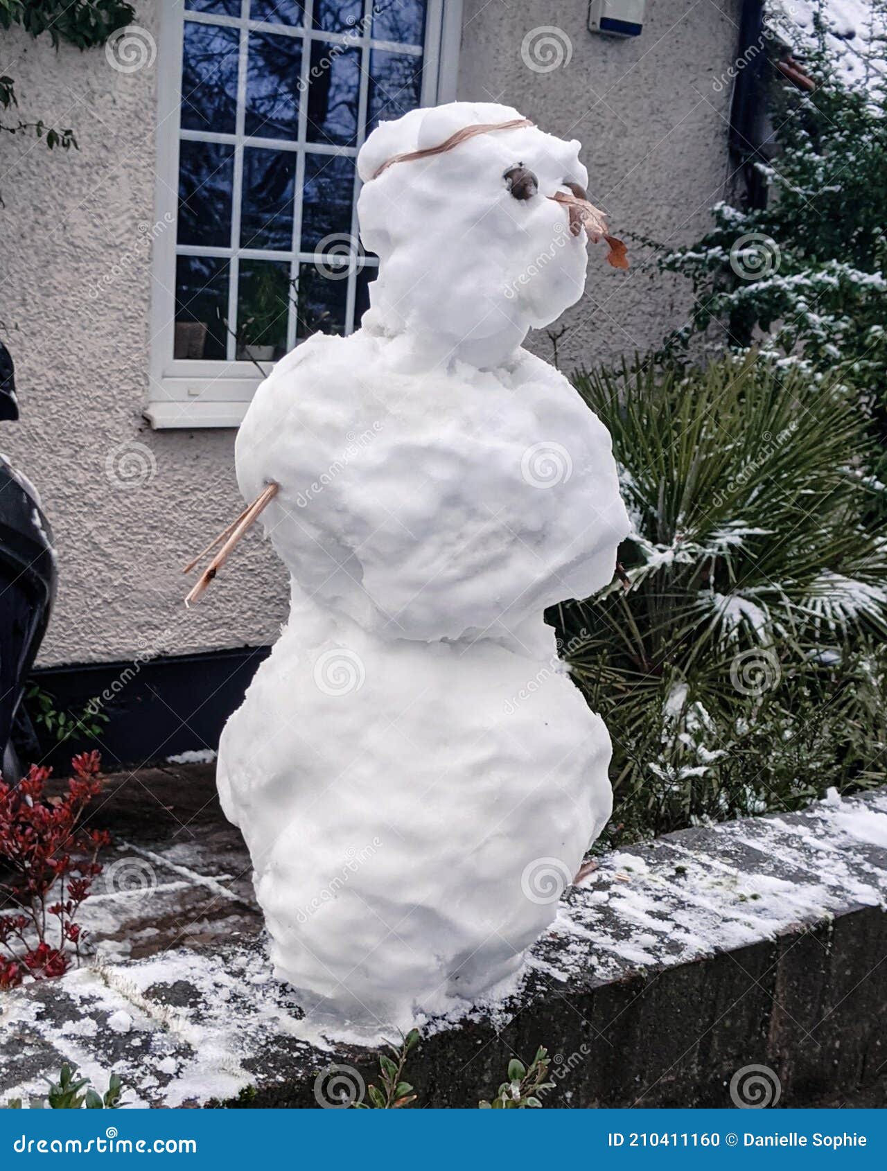 London Snow People stock photo. Image of walks, london - 210411160