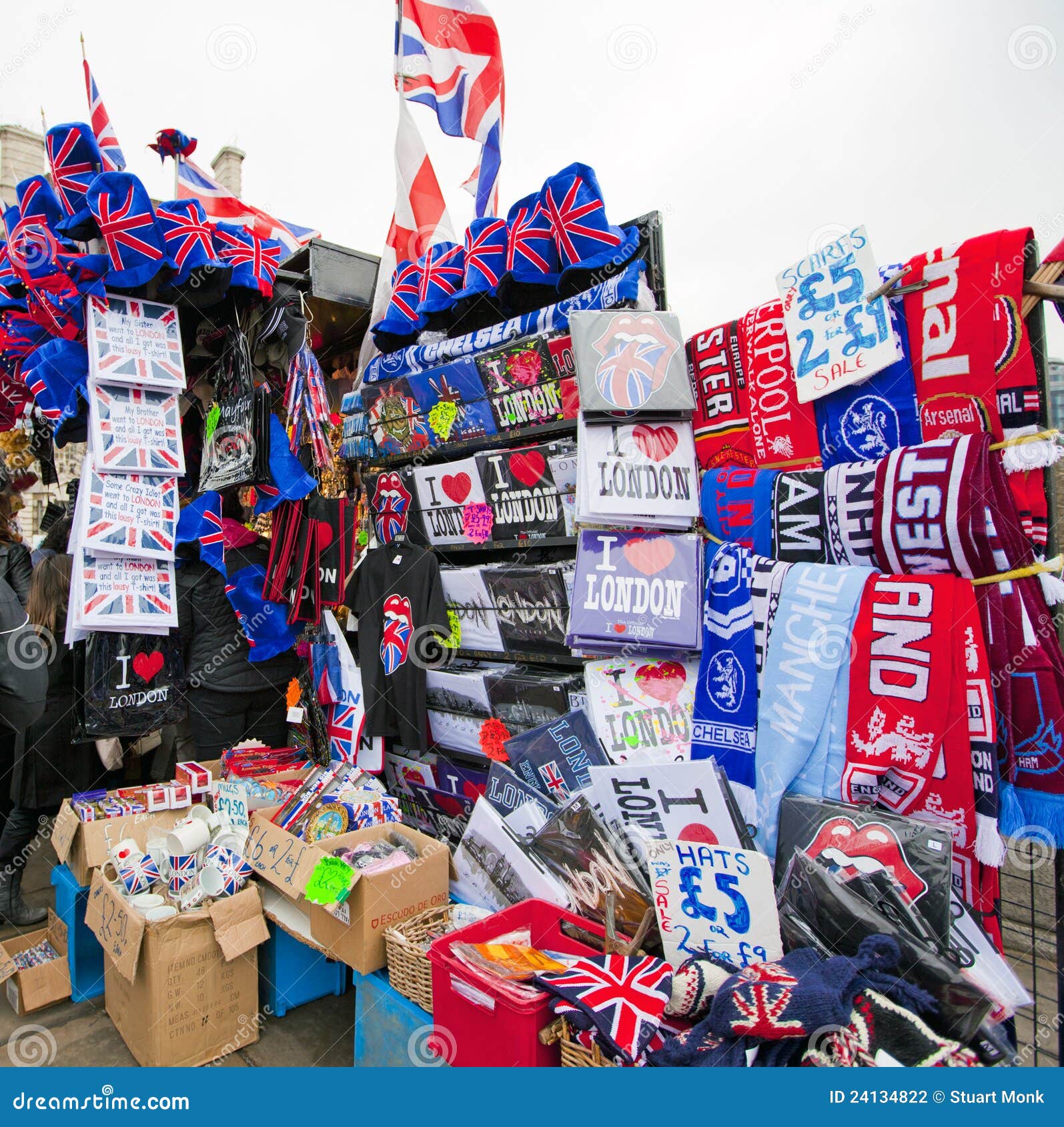 London souvenir stall editorial photography. Image of travelling - 24134822