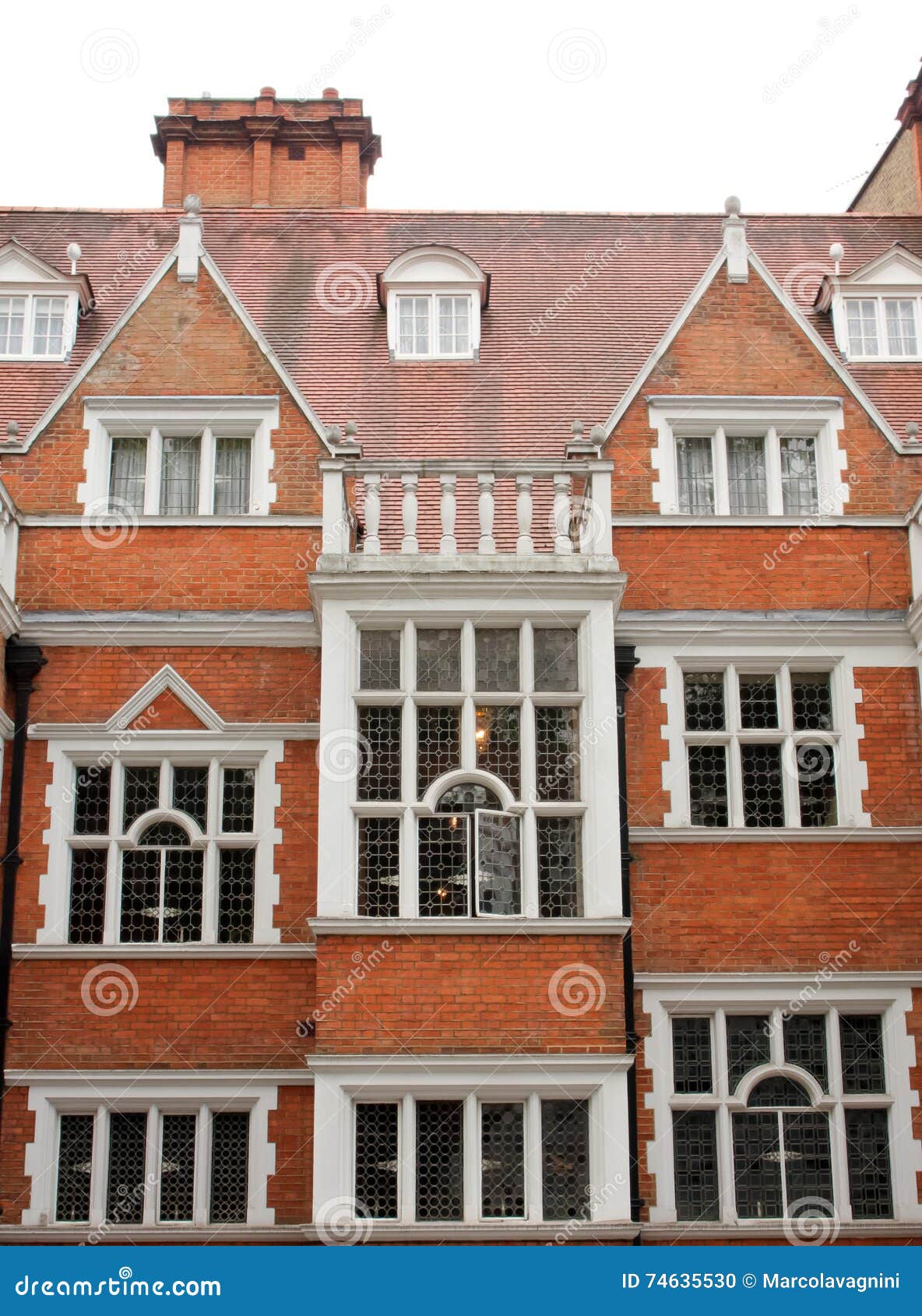 London Traditional Red Brick Building Stock Photo - Image of townhouse ...