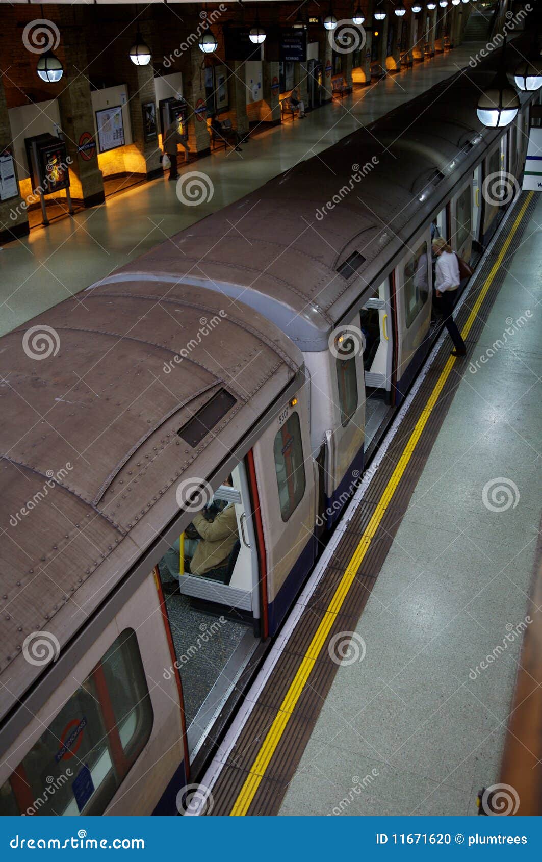 London Train Underground, Transport Editorial Image - Image of railways ...