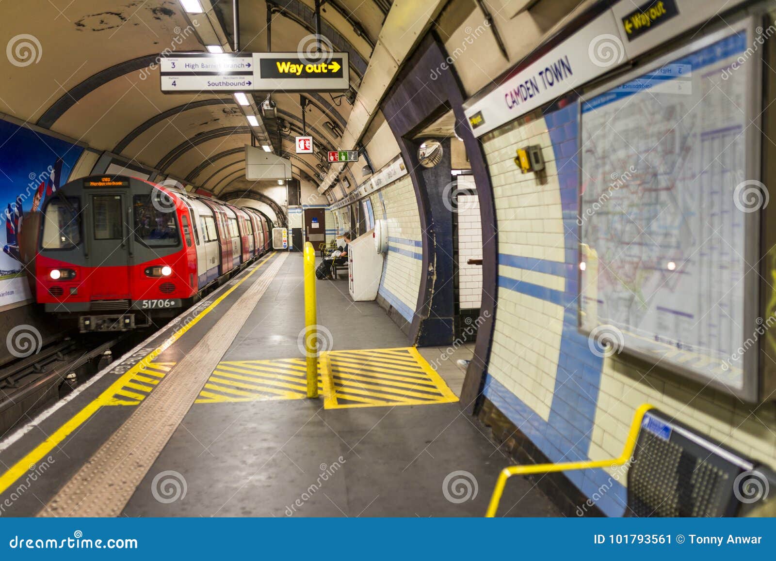 London Tube editorial photo. Image of underground, public - 101793561