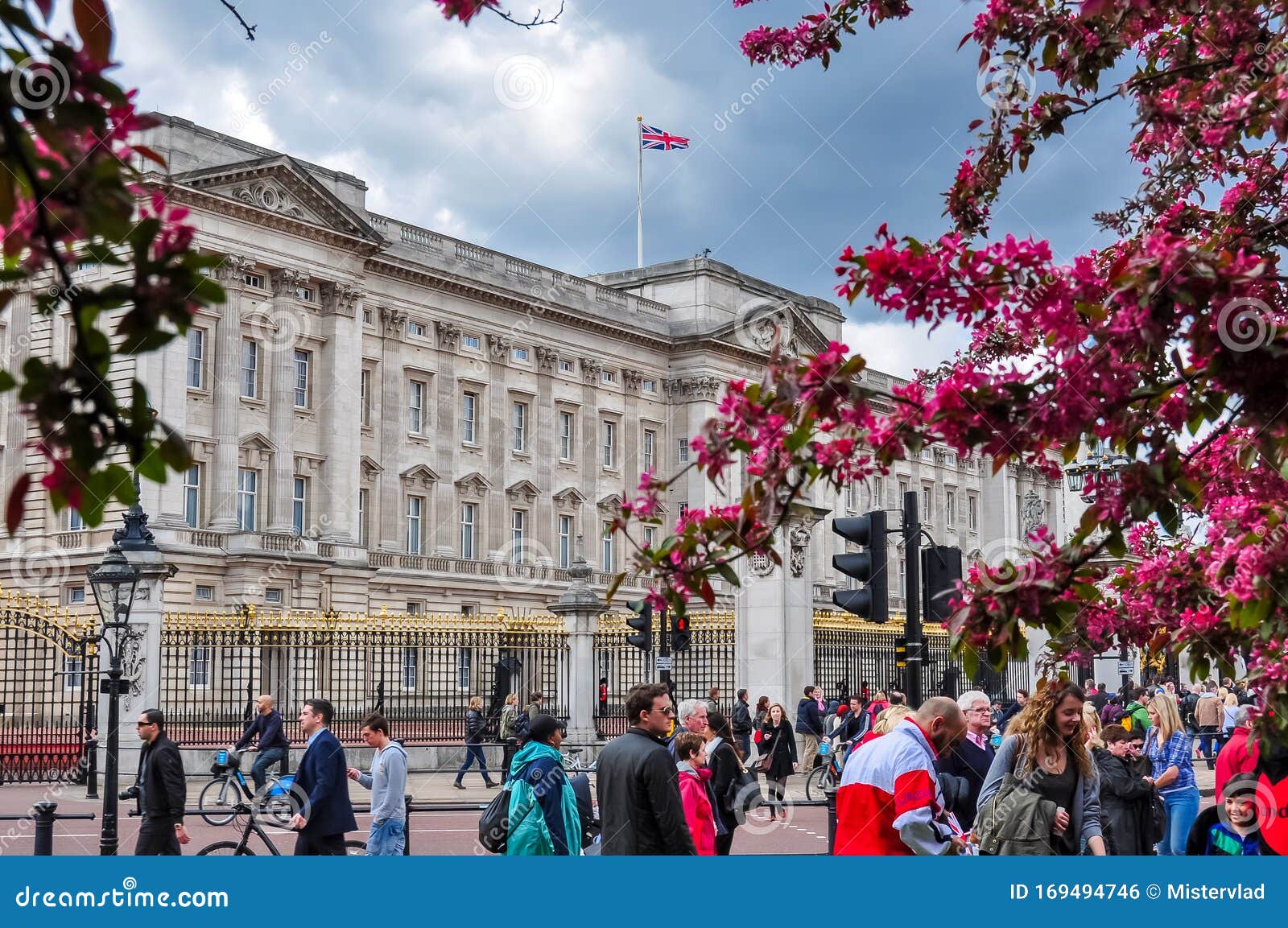London, UK - April 2019: Buckingham Palace in Spring Editorial Photo ...