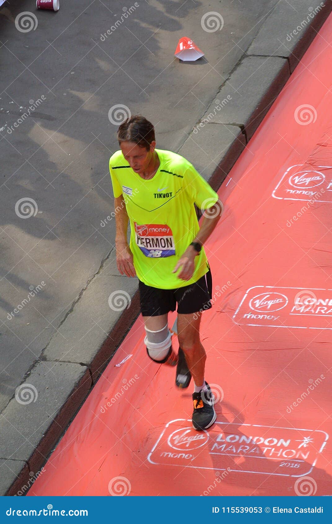 London,uk. April 2018: Disabled Runner of the London Marathon Editorial ...