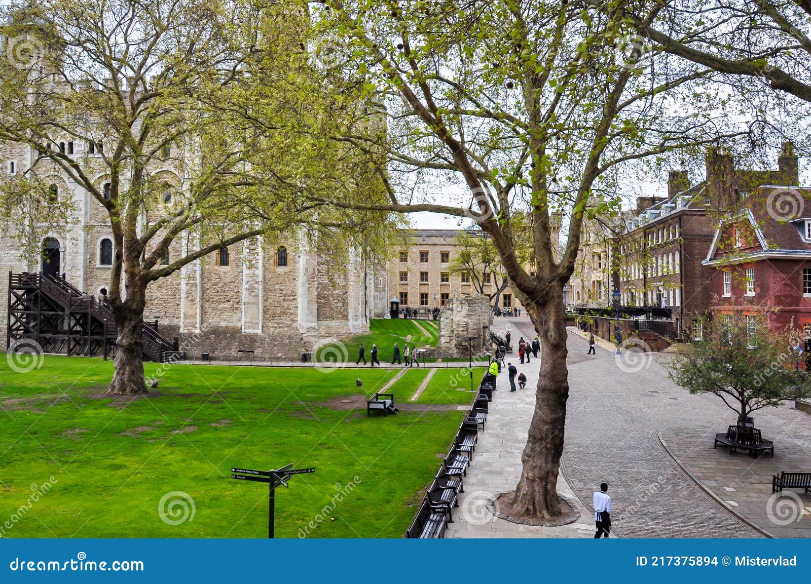 London, UK - April 2019: Tower of London Courtyard Editorial Stock ...