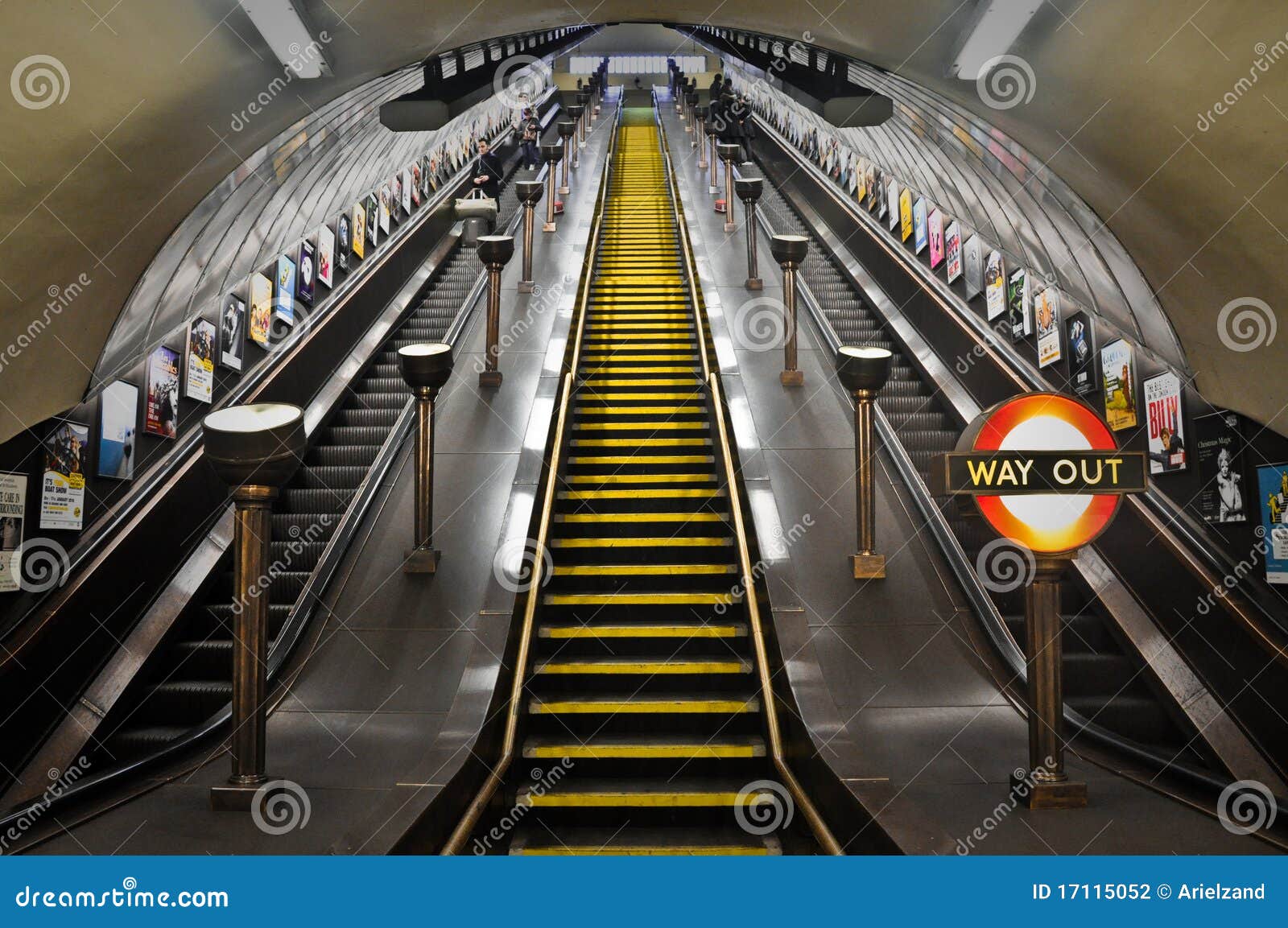 London Underground editorial photography. Image of business - 17115052