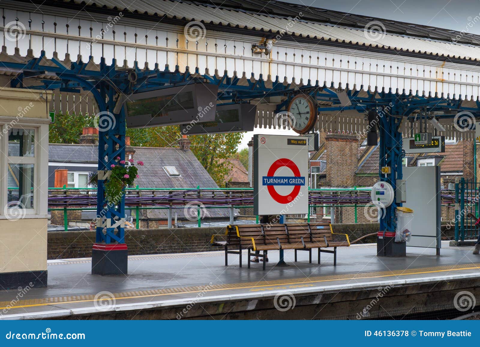 London Underground Platform Editorial Stock Photo - Image of turnham ...
