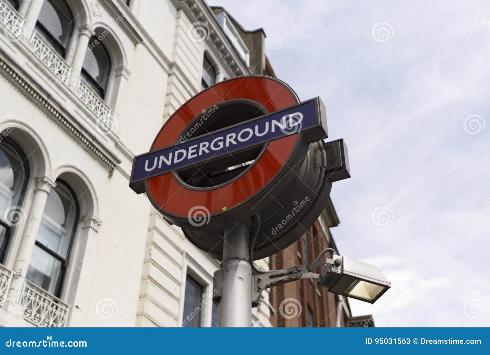London Underground sign editorial stock photo. Image of commute - 95031563
