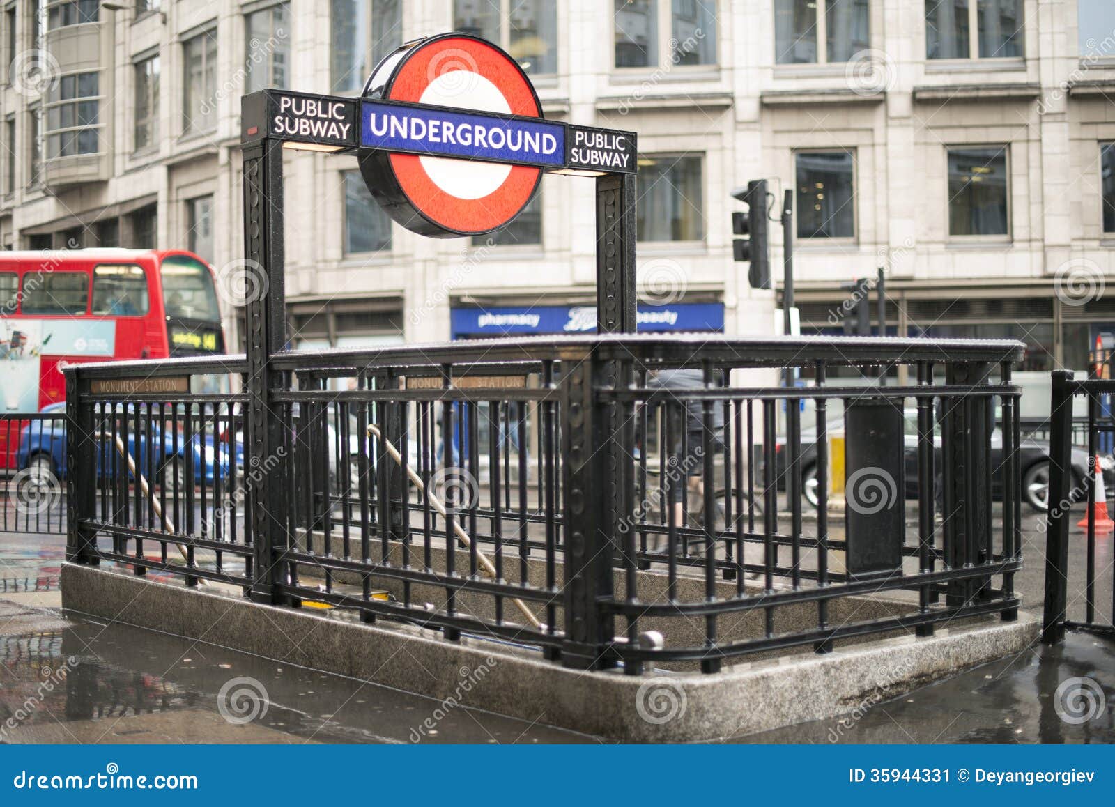 London Underground Station Entrance Editorial Photo - Image of circus ...