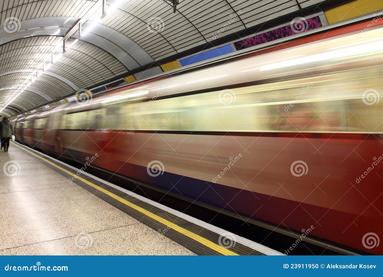 London Underground Train Station Stock Photo - Image of commute, public ...