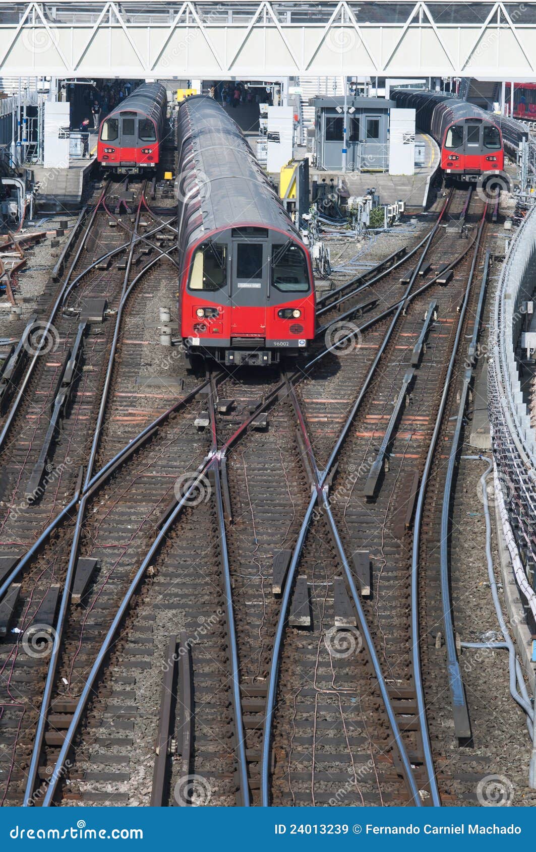 London Underground trains editorial stock image. Image of travel - 24013239