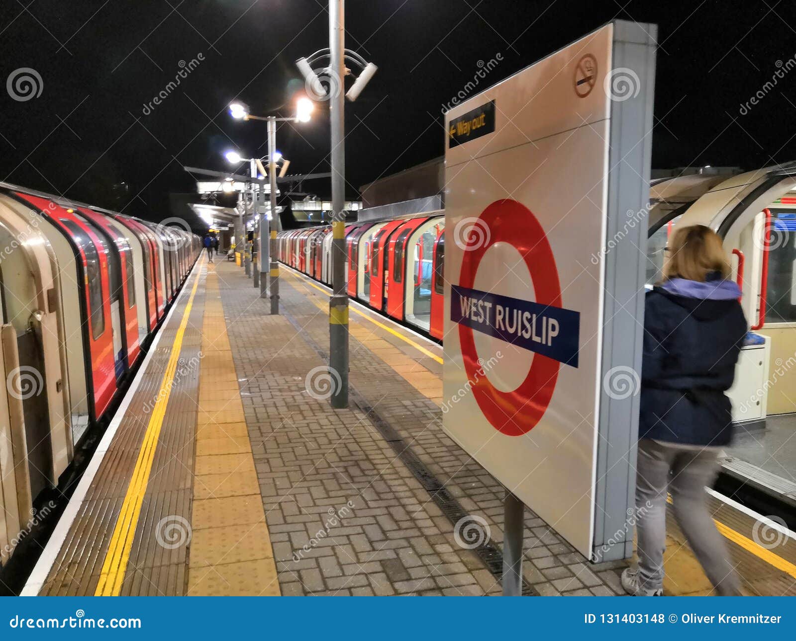 London Underground editorial stock photo. Image of station - 131403148