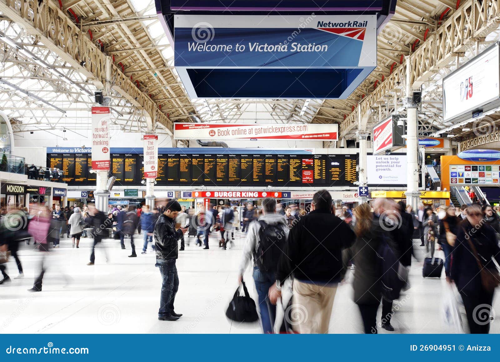 London Victoria Station editorial photo. Image of public - 26904951