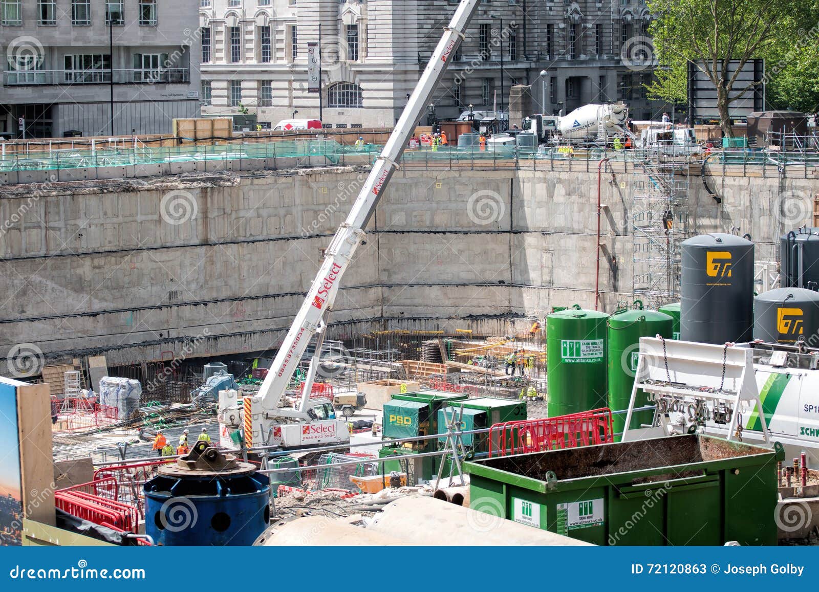 London Waterloo, Shell Center Redevelopment Construction. Editorial ...