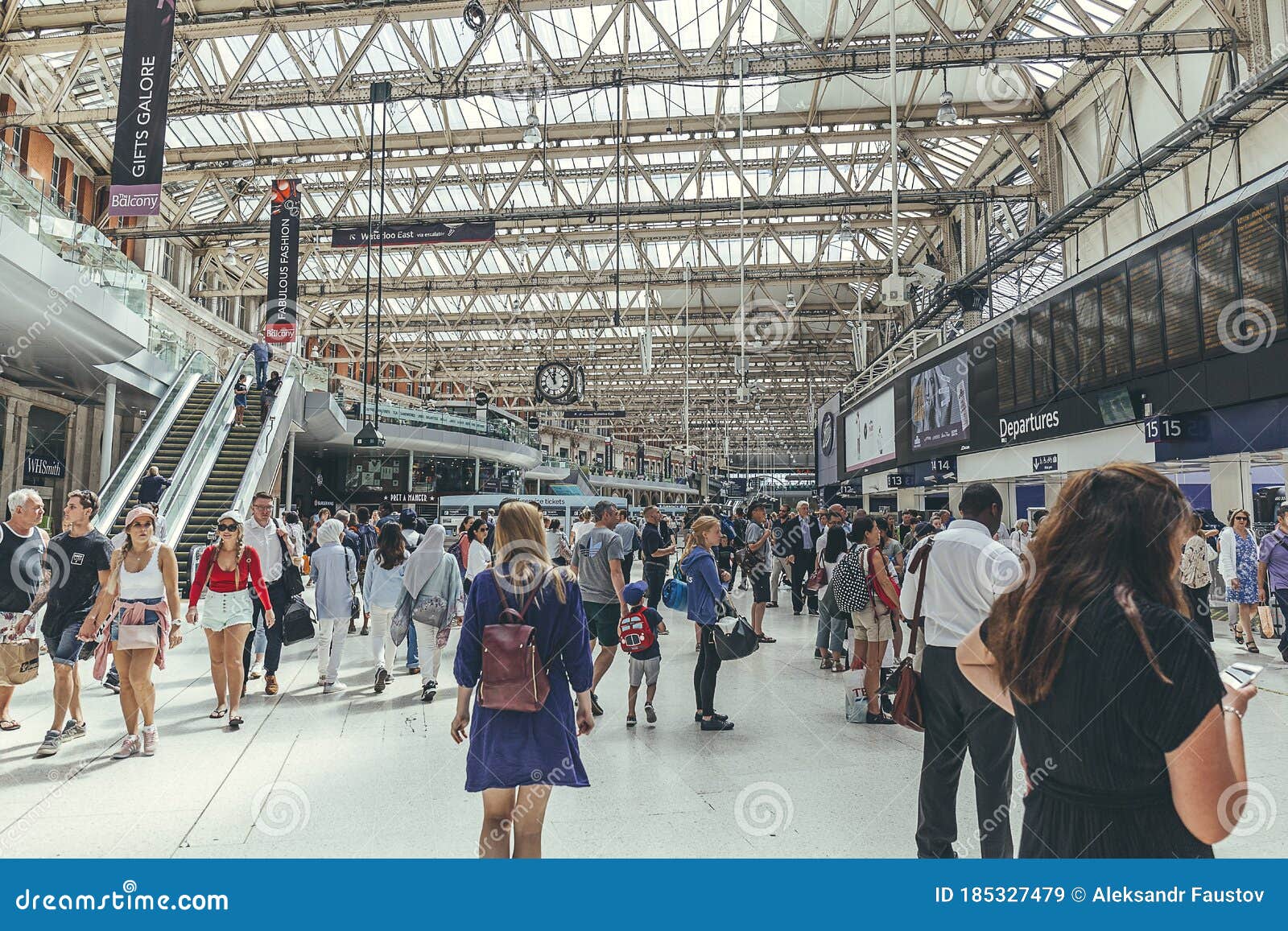 London Waterloo, Shell Center Redevelopment Construction. Editorial ...