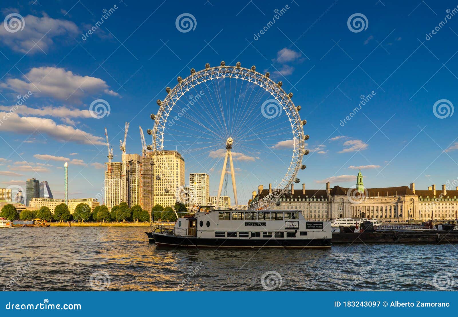 Londres Eye E Rio Thames Em London Uk. Fotografia Editorial - Imagem de ...
