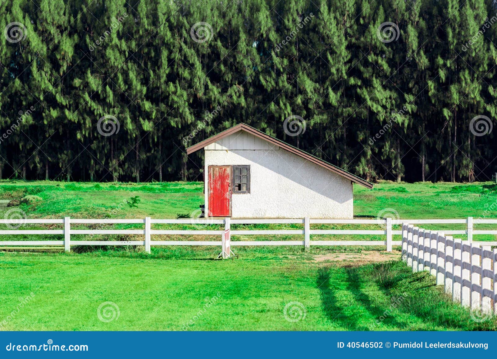 Lone farm house stock photo. Image of clouds, grain, farming - 40546502