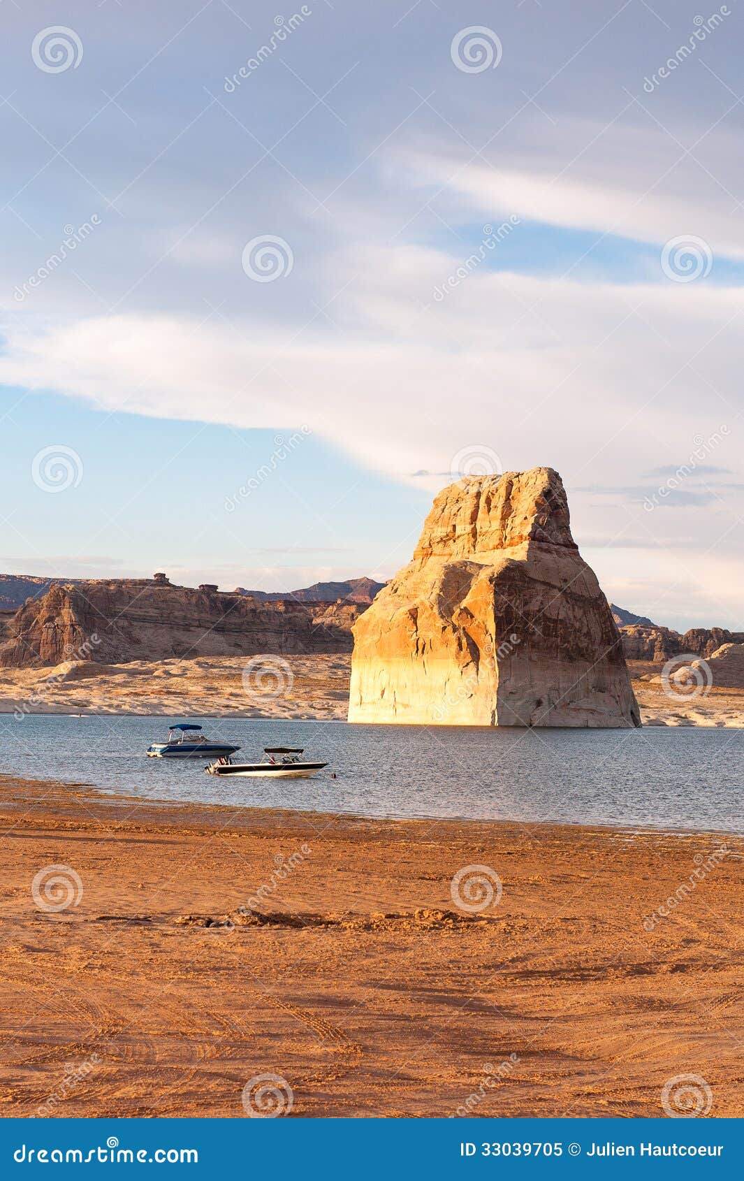 Lone Rock at lake Powell stock image. Image of colorado - 33039705
