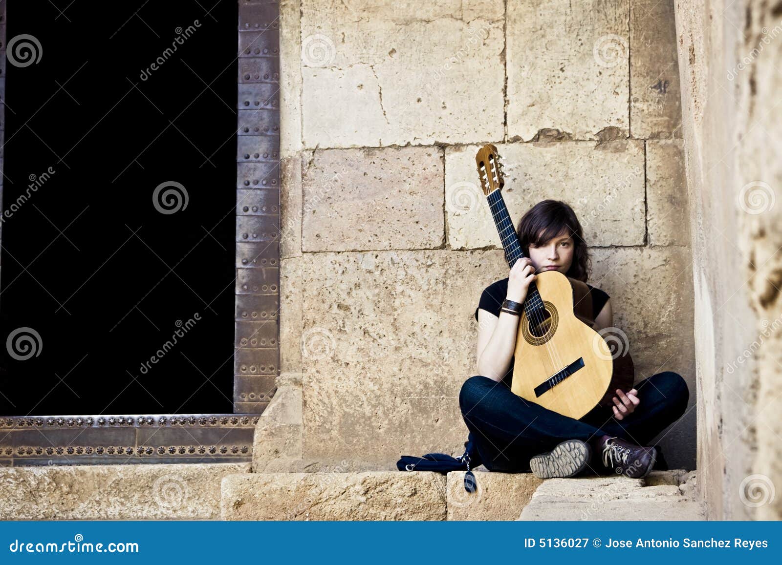 Lone street artist stock image. Image of music, girls - 5136027