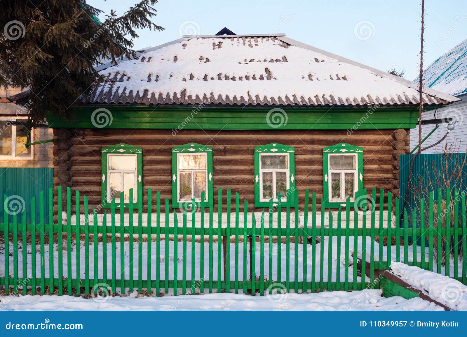 Lonely Green Log Cabin Stands in the Winter. Stock Image - Image of ...