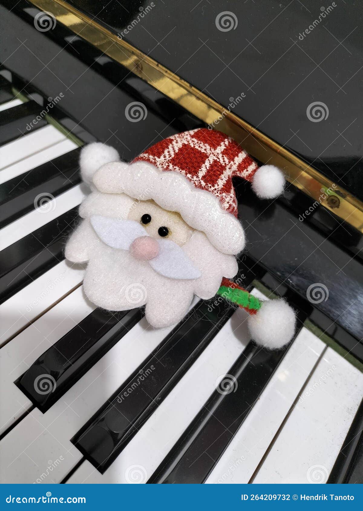 Lonely santa in piano stock photo. Image of lonely, christmas - 264209732
