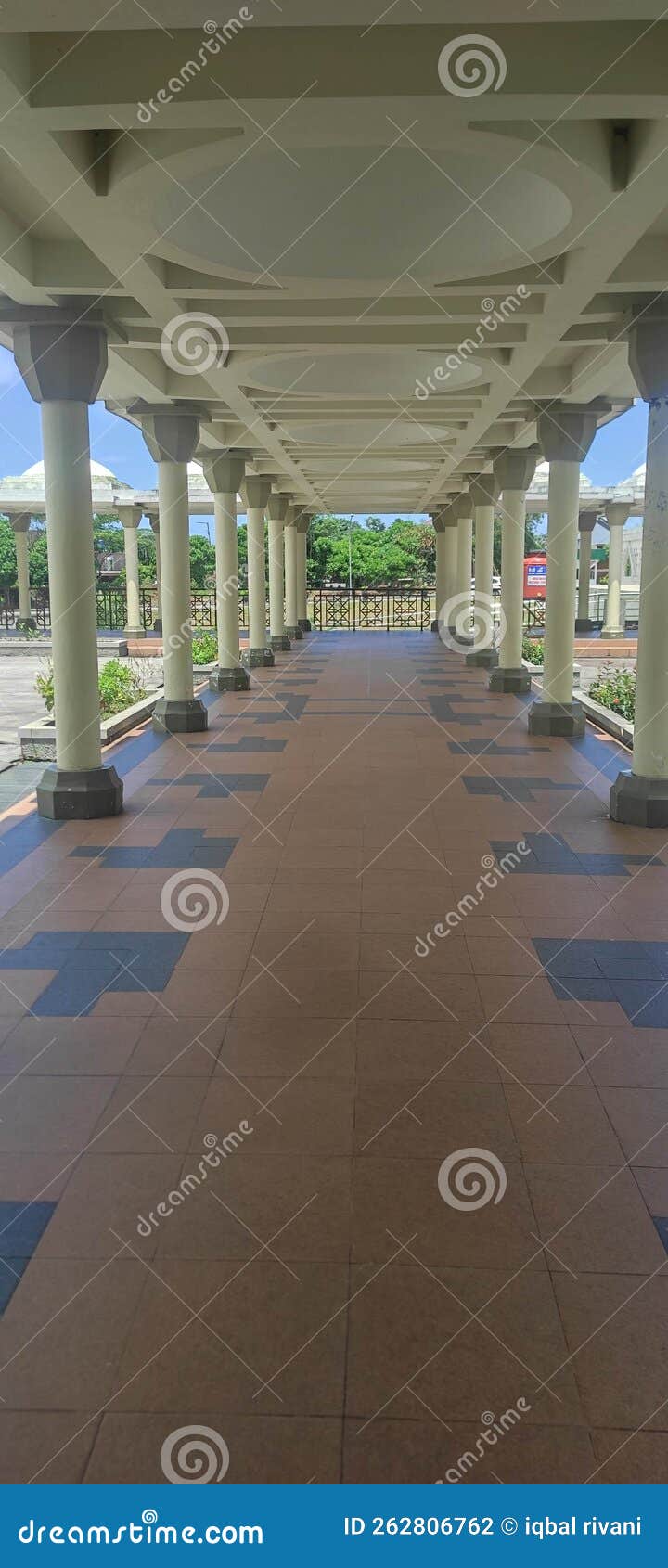 Long Aisle Mosque, Shining Like Heaven Stock Photo - Image of shining ...