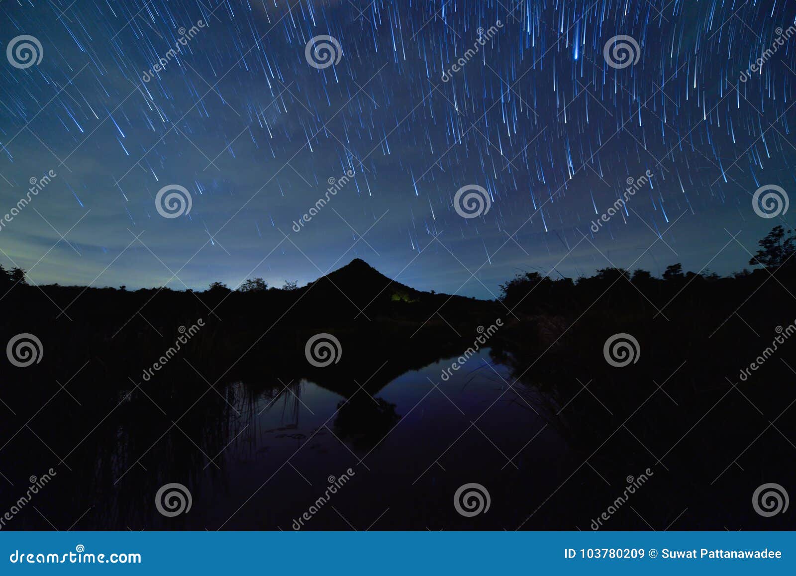 Long Exposure Star Trails at Night Stock Image - Image of lake ...