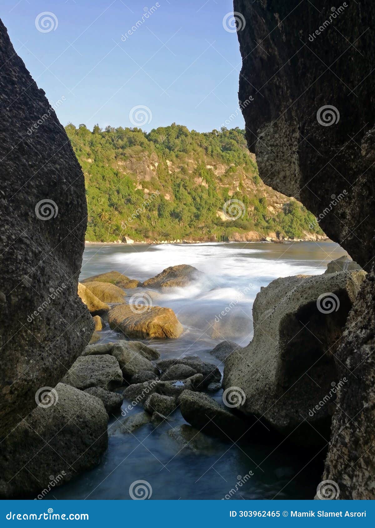 Long Exposure of Waves on Rocky Beach Stock Image - Image of seaside ...