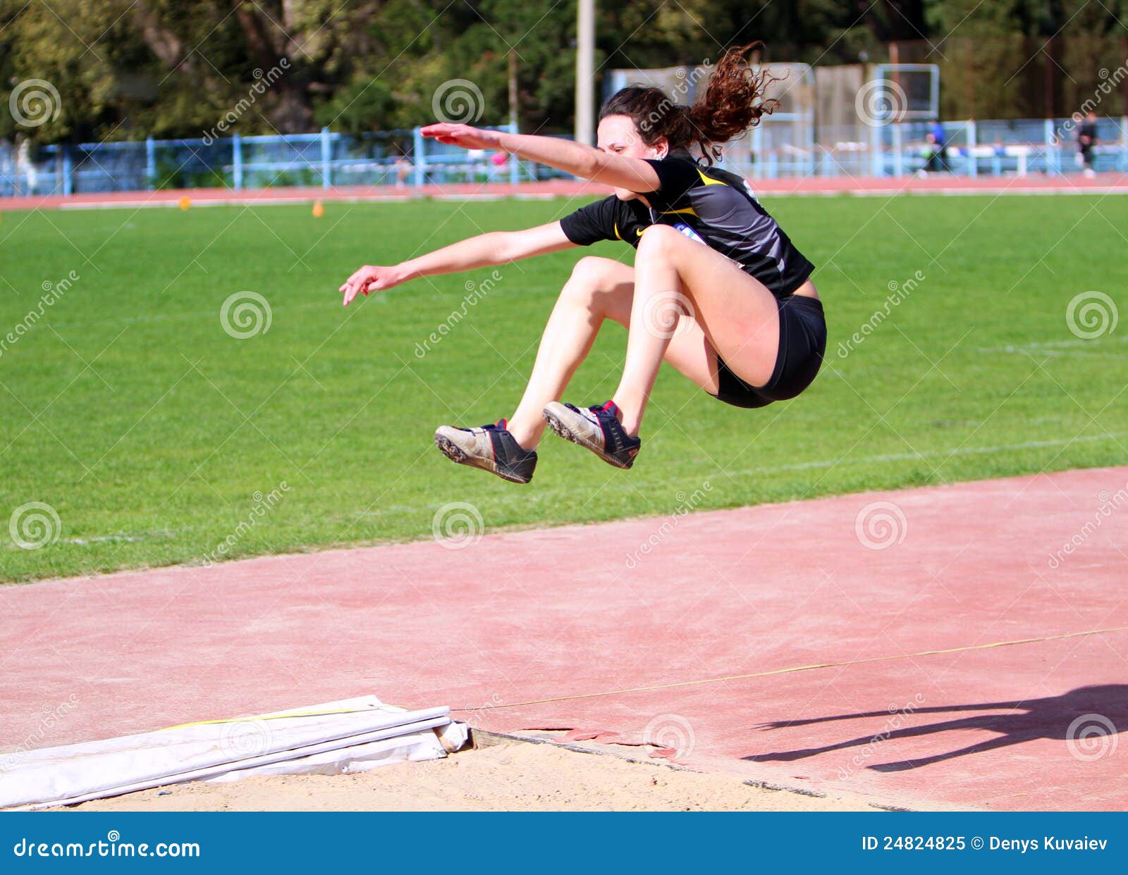 On the long jump editorial image. Image of challange - 24824825