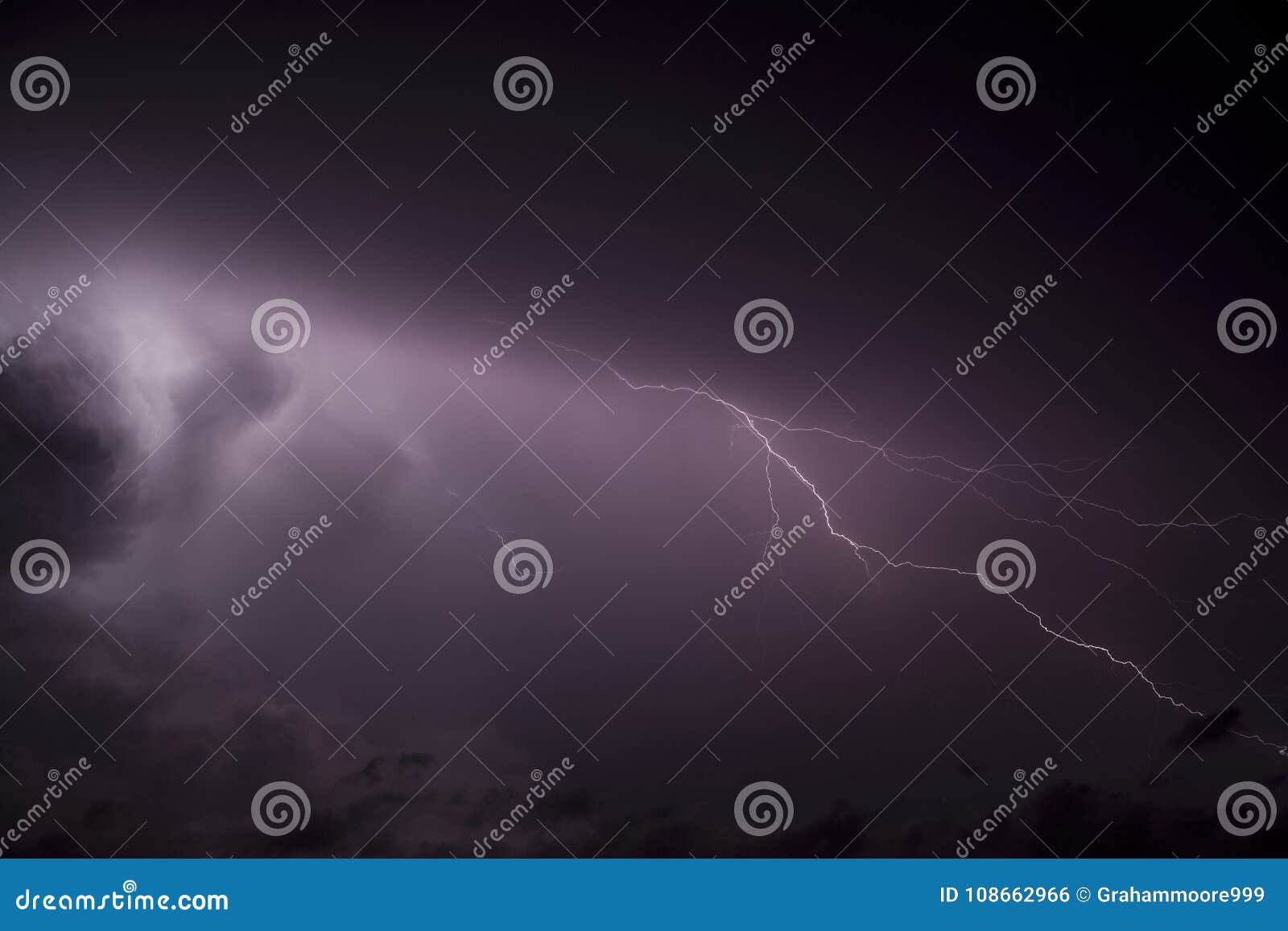 Long Lightning Bolt at Night Stock Photo - Image of lightning, powerful ...