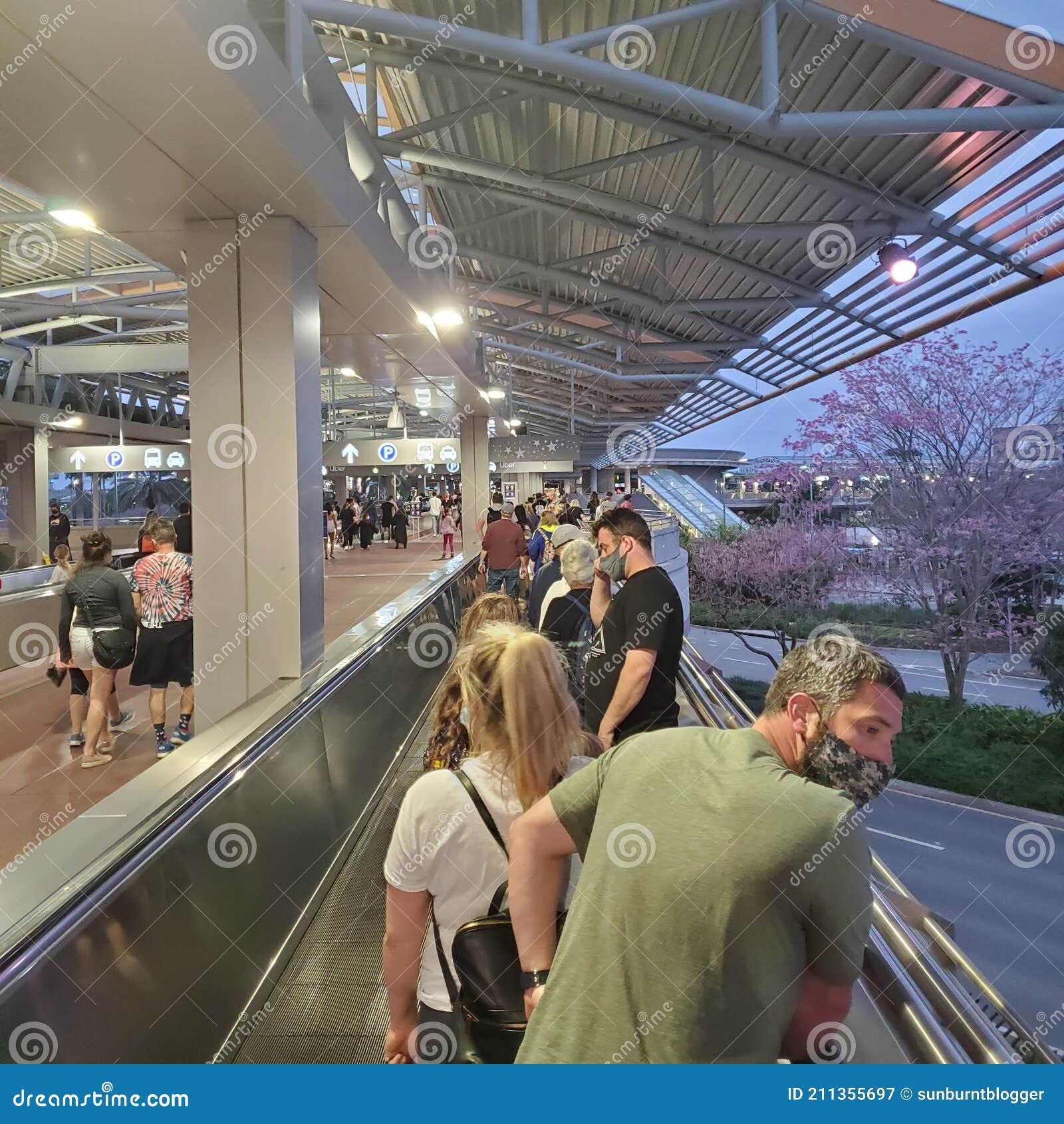 Long Line at Universal Orlando Editorial Photography - Image of face ...
