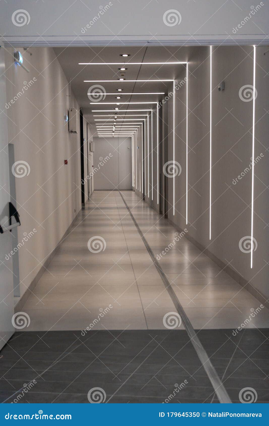 A Long, Long Empty Passage in the Subway with an Interesting Geometric ...