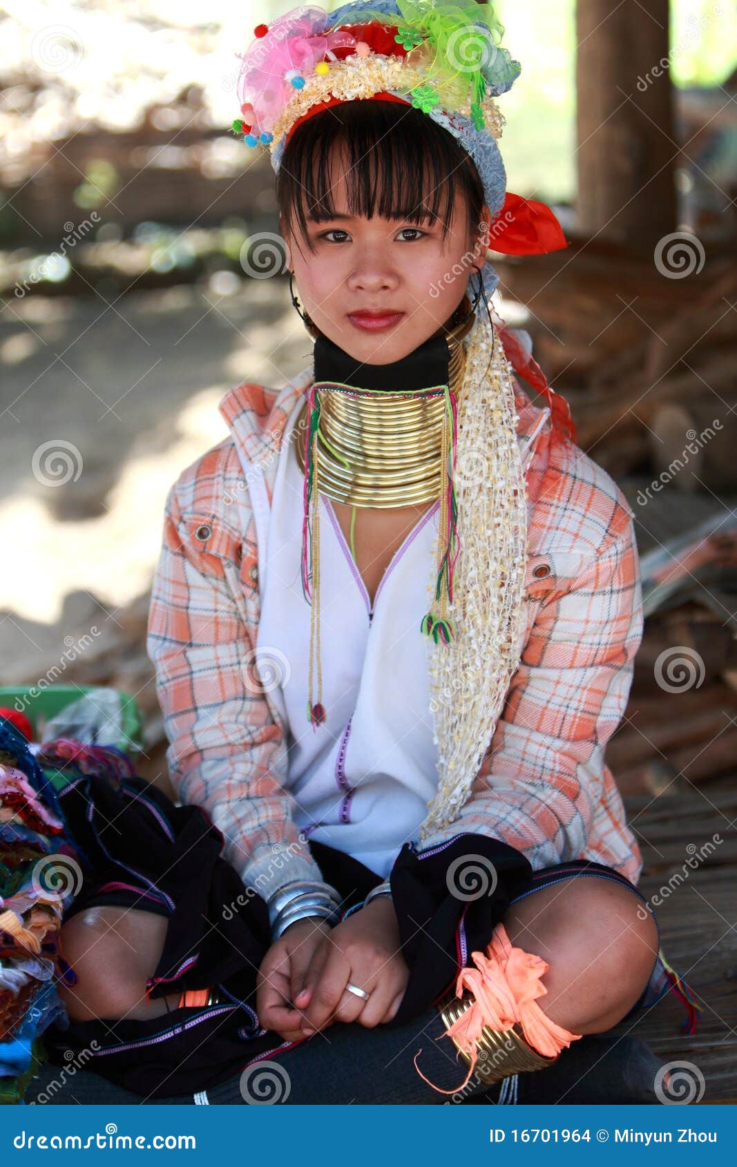 Long Neck Tribe,Thailand editorial stock image. Image of seller - 16701964