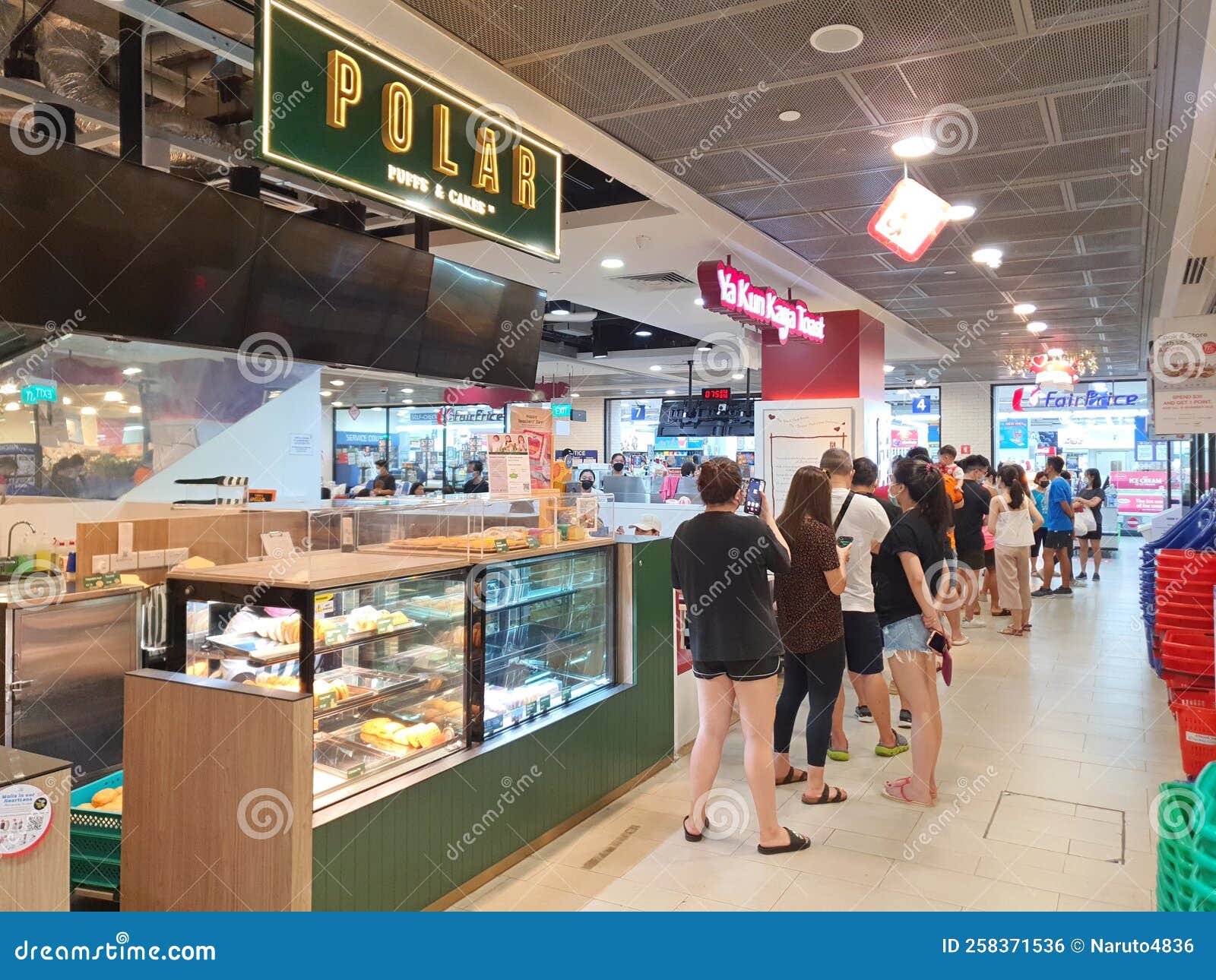 Singapore: Queuing To Make Purchase Editorial Photo - Image of queuing ...