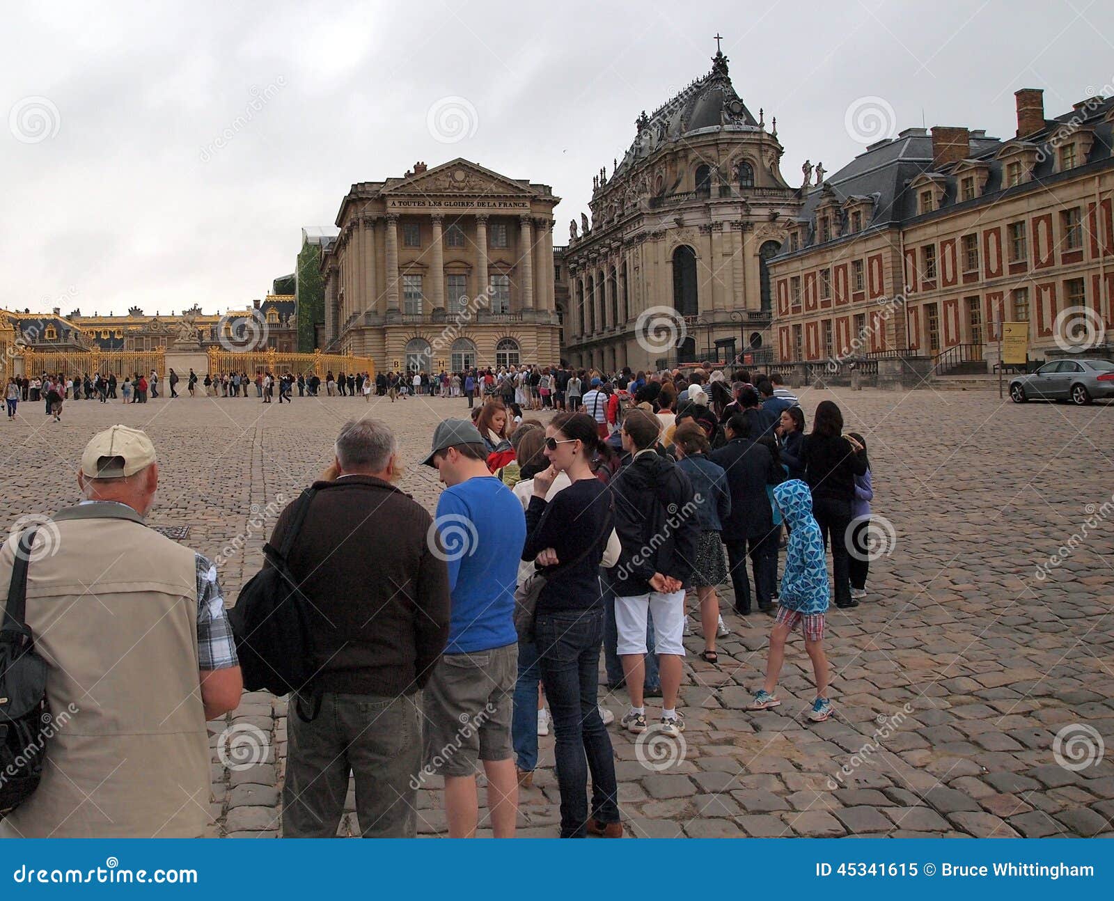 Long Queue, Palace of Versailles Editorial Image - Image of spring ...