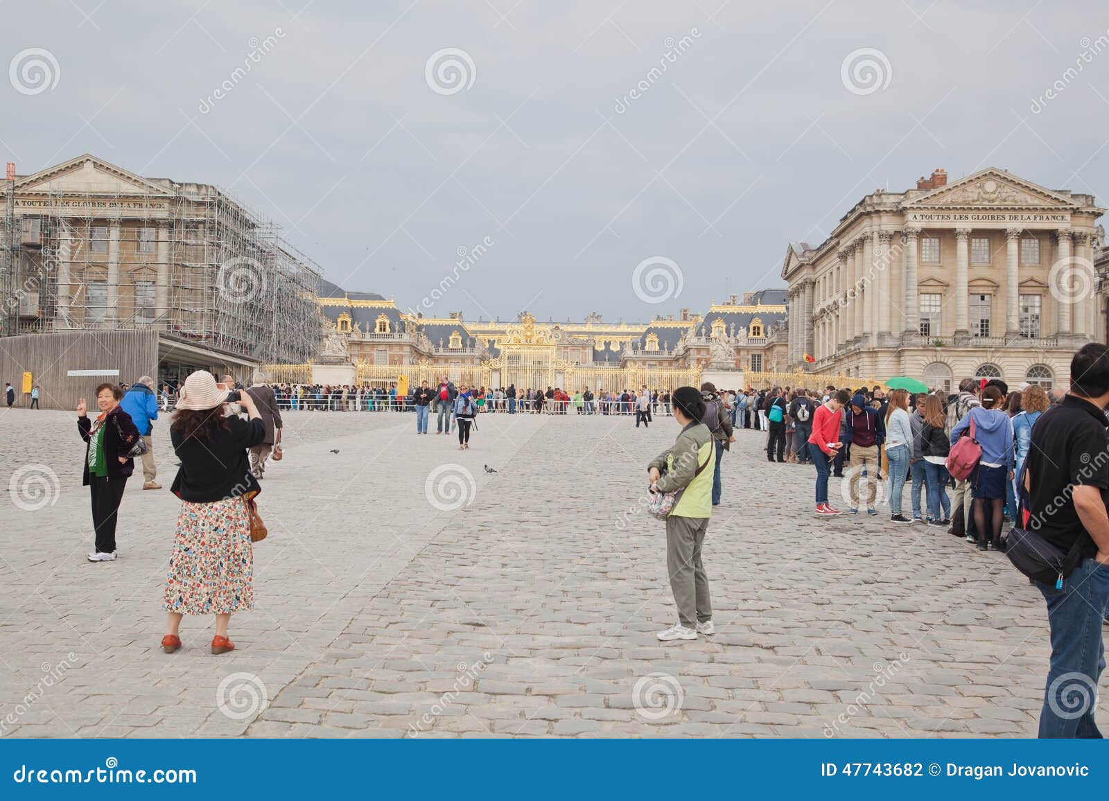 Long Queue, Palace of Versailles Editorial Photography - Image of ...