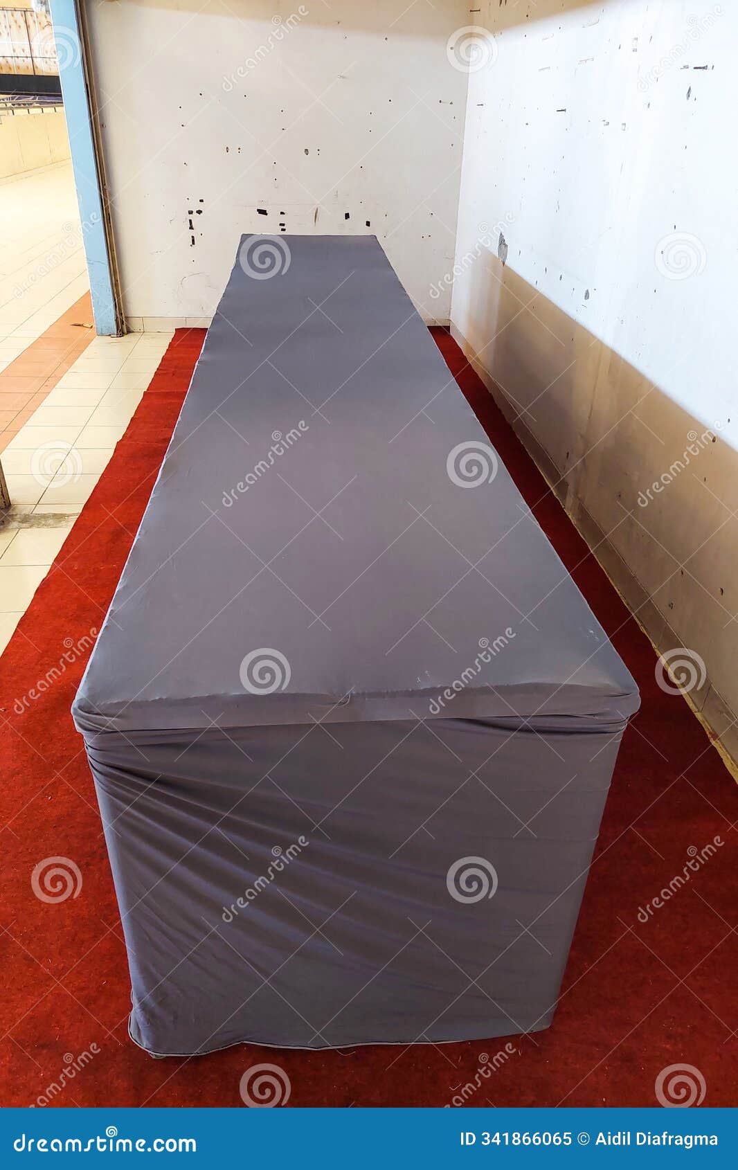 Long Table on the Floor with a Deep Red Mat, Room Stock Image - Image ...