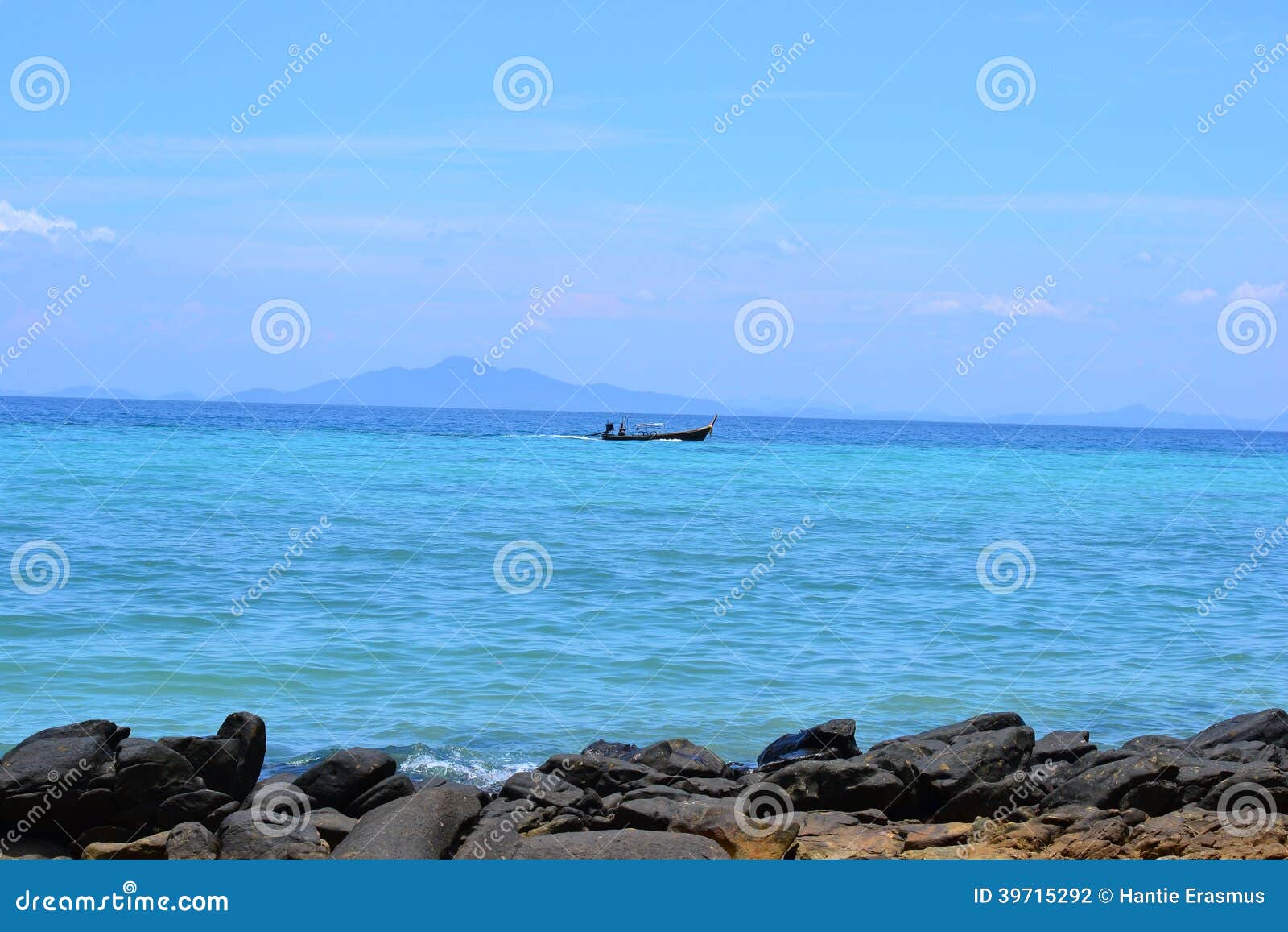 Long Tail Boat on Pi Pi Island Stock Photo - Image of ocean, waves ...
