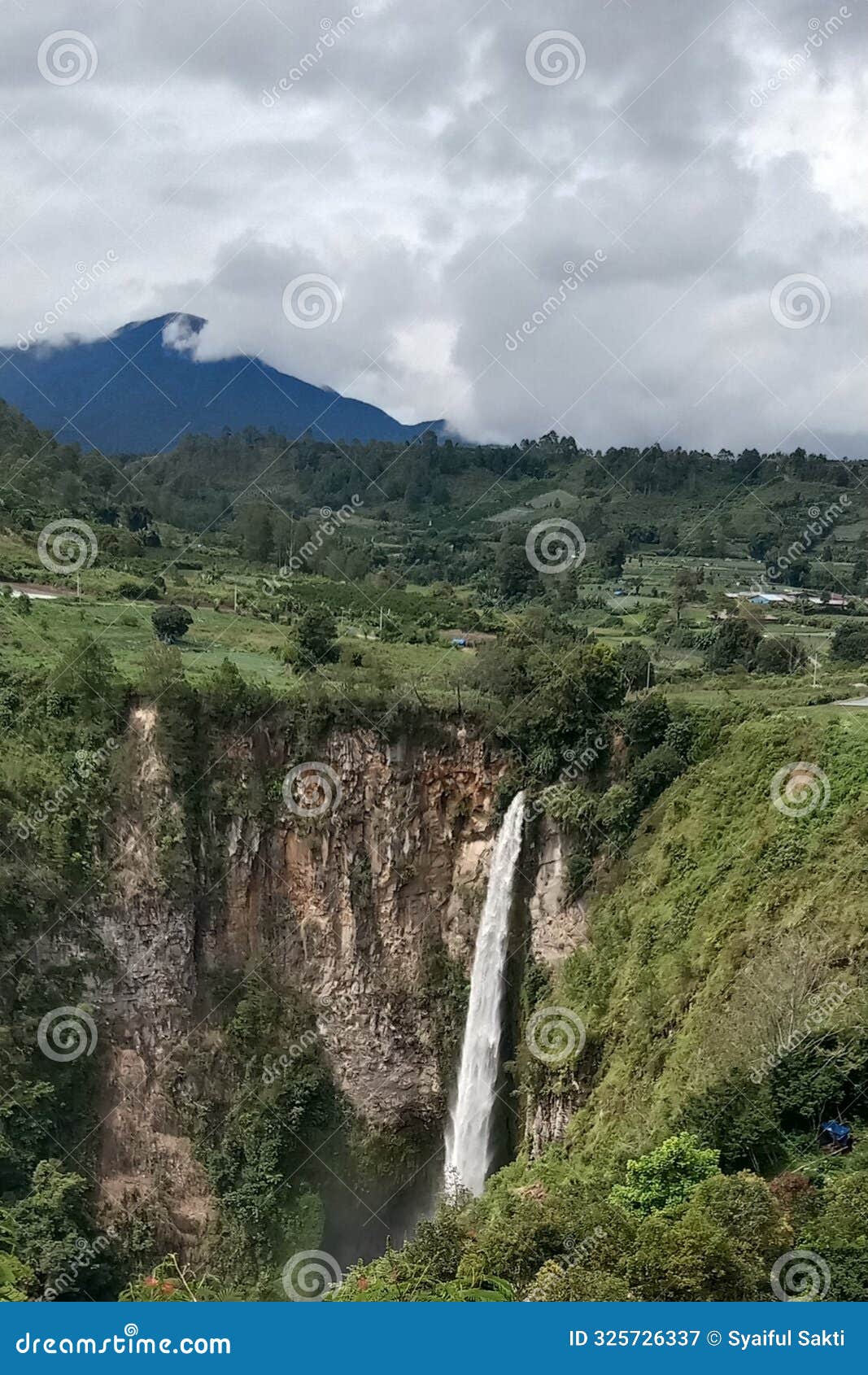 Long View of Sipiso Piso Waterfall Stock Image - Image of long, water ...