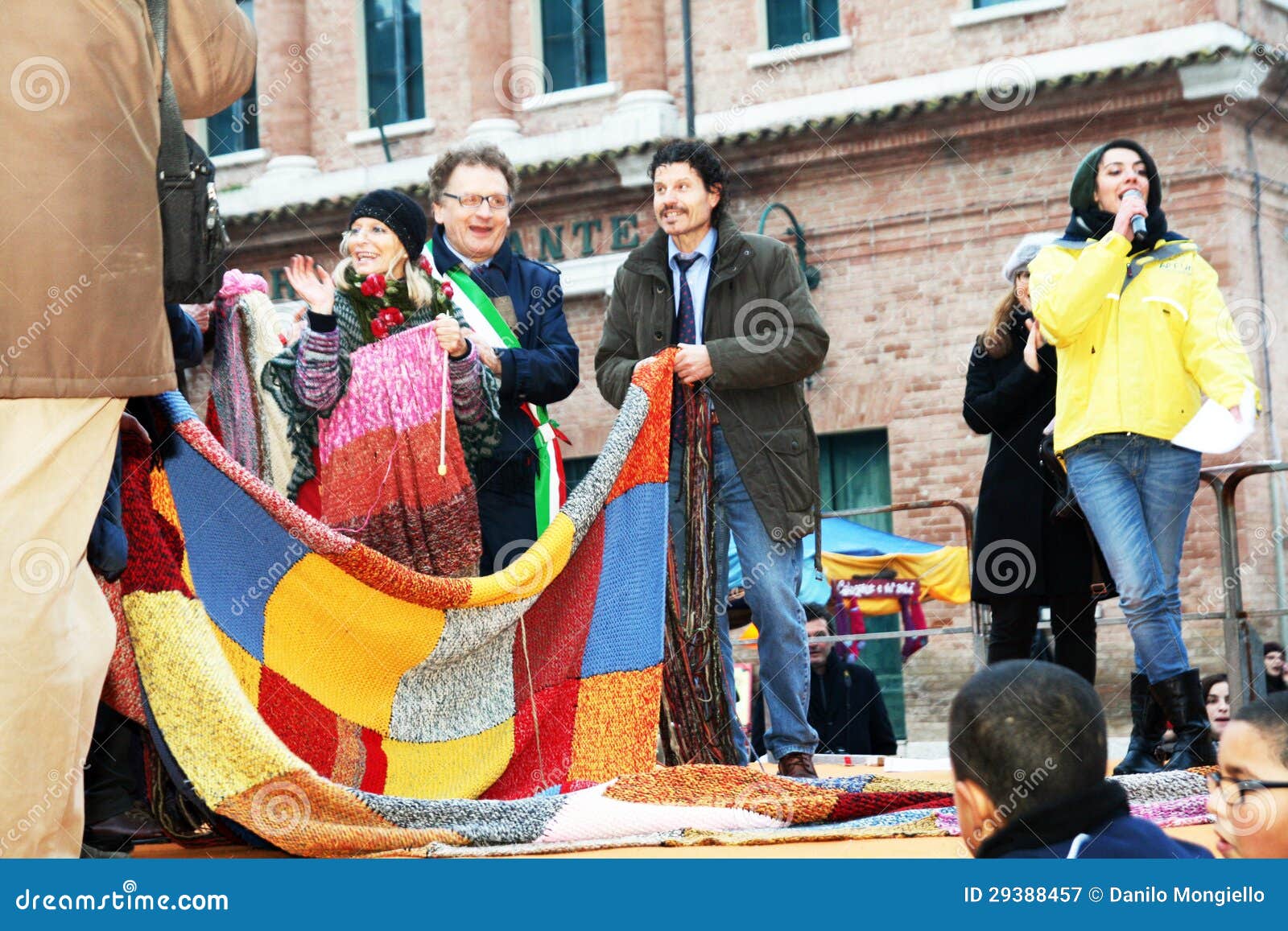 Longest scarf editorial photography. Image of urbania - 29388457