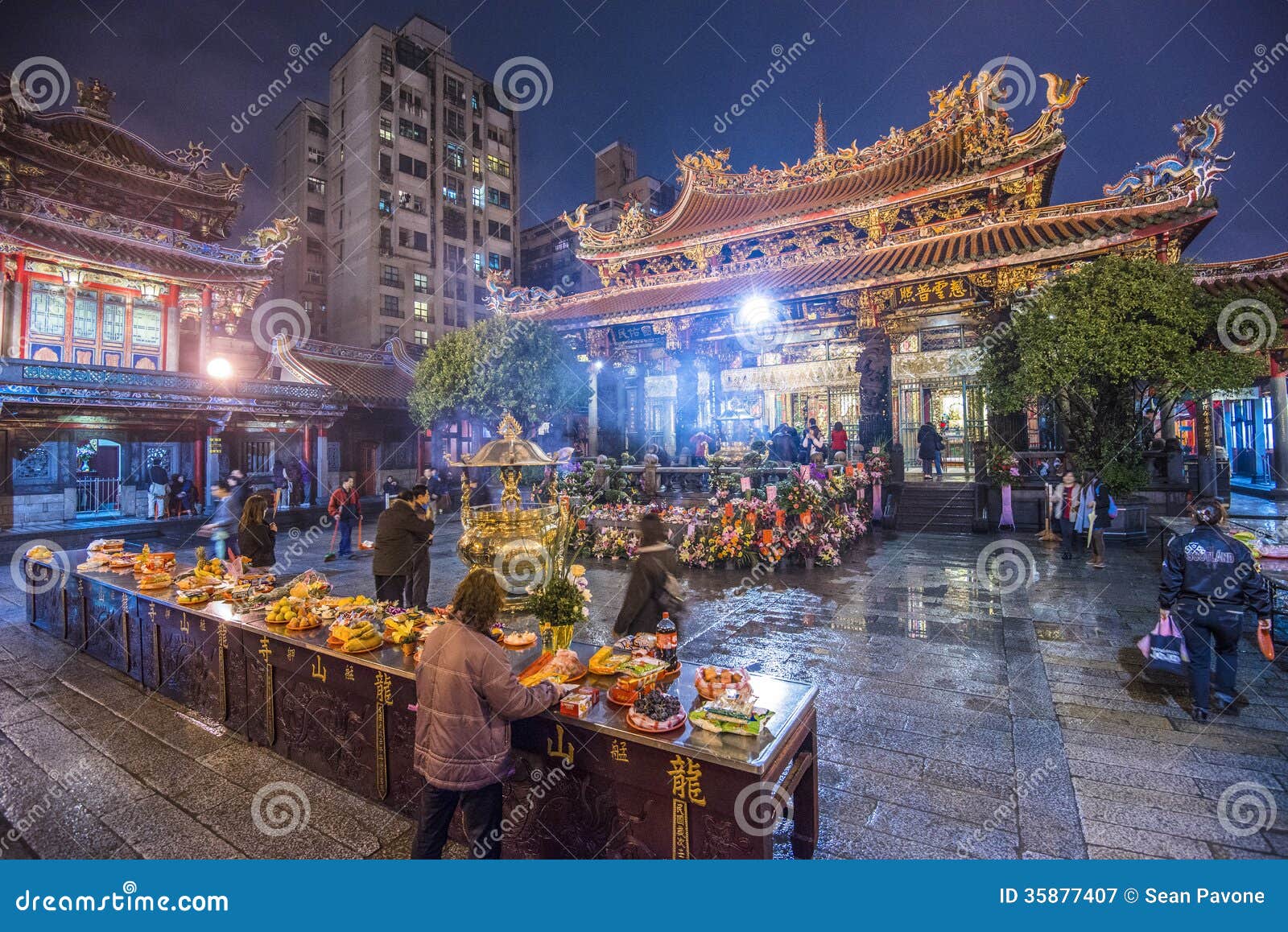 Longshan Temple Taipei fotografia editoriale. Immagine di religioso ...