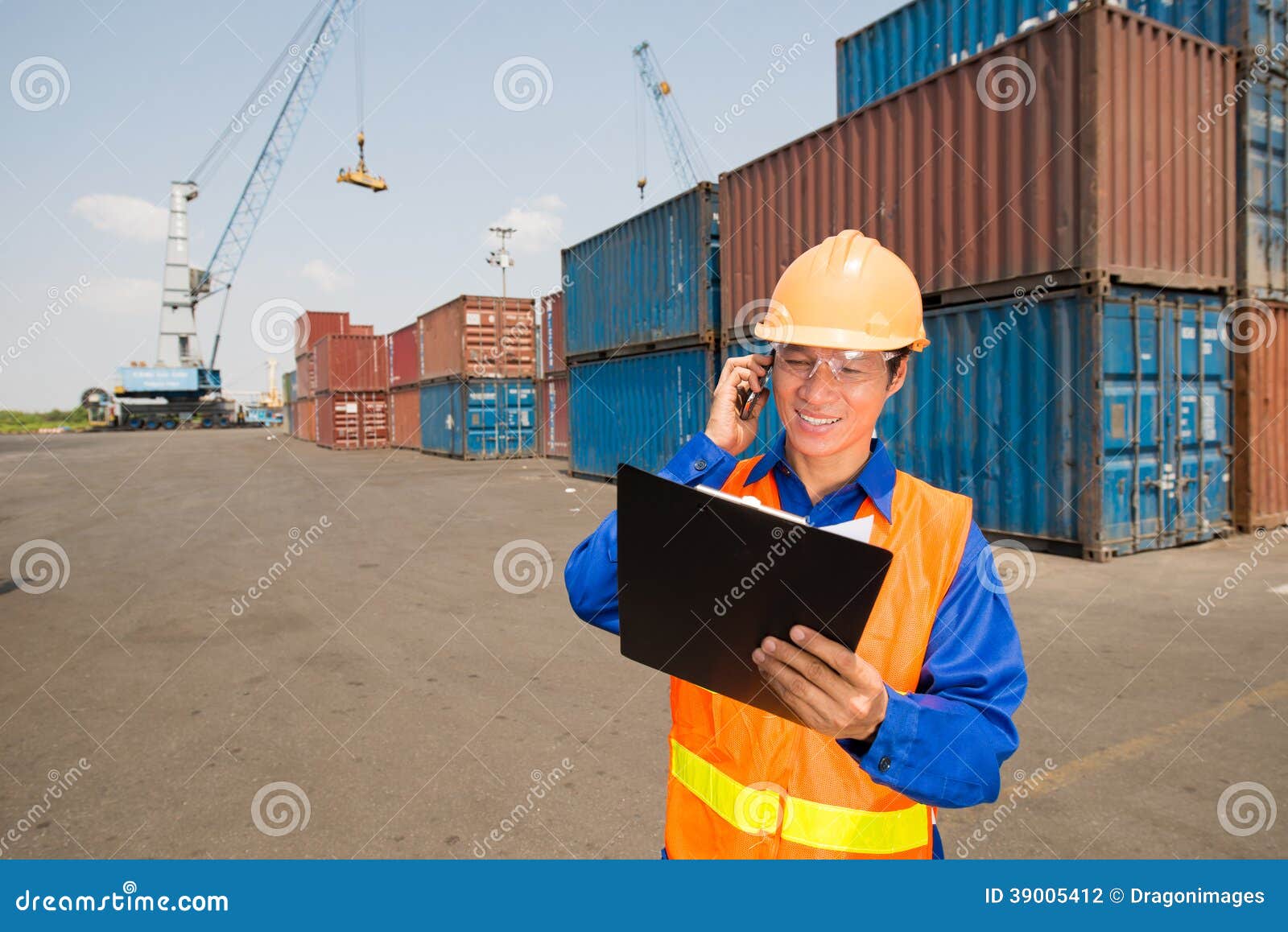 Longshoreman at work stock photo. Image of focus, close - 39005412