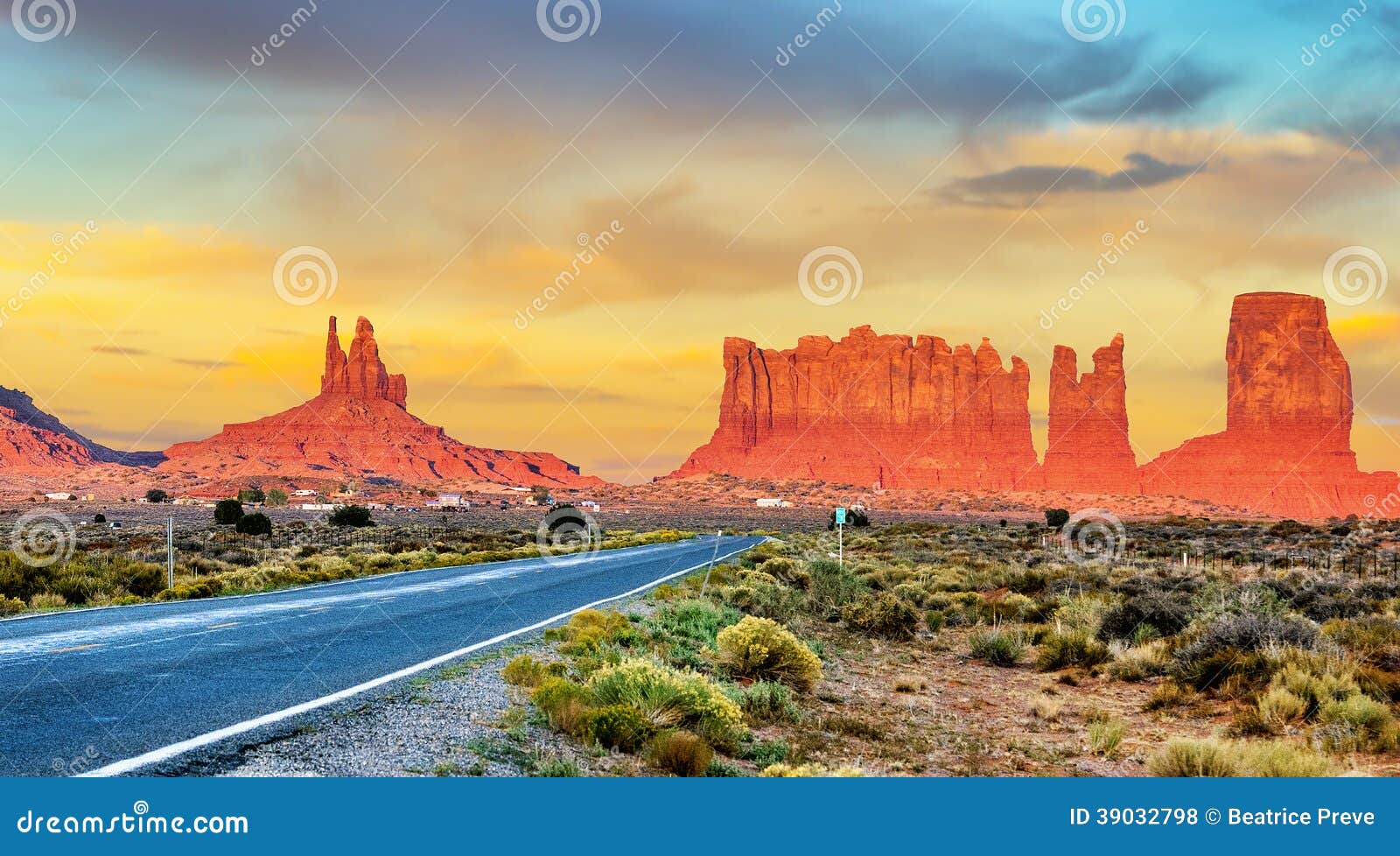 Longue route photo stock. Image du ouvert, milles, monument - 39032798