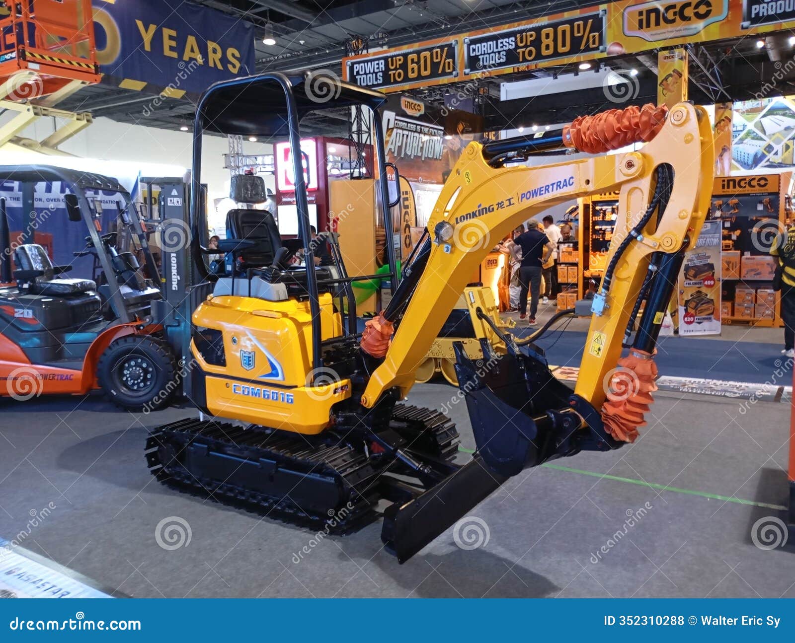 Lonking Excavator at Philconstruct Expo in Pasay, Philippines Editorial ...