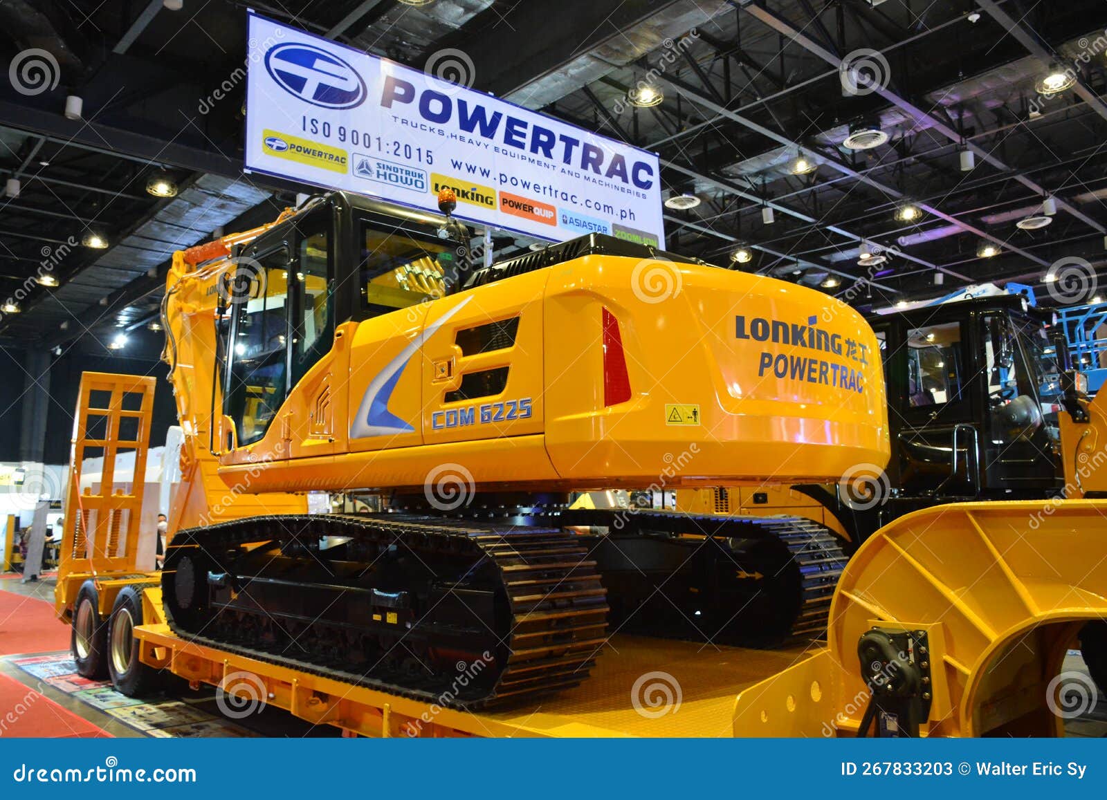 Lonking Excavator at Philconstruct in Pasay, Philippines Editorial ...